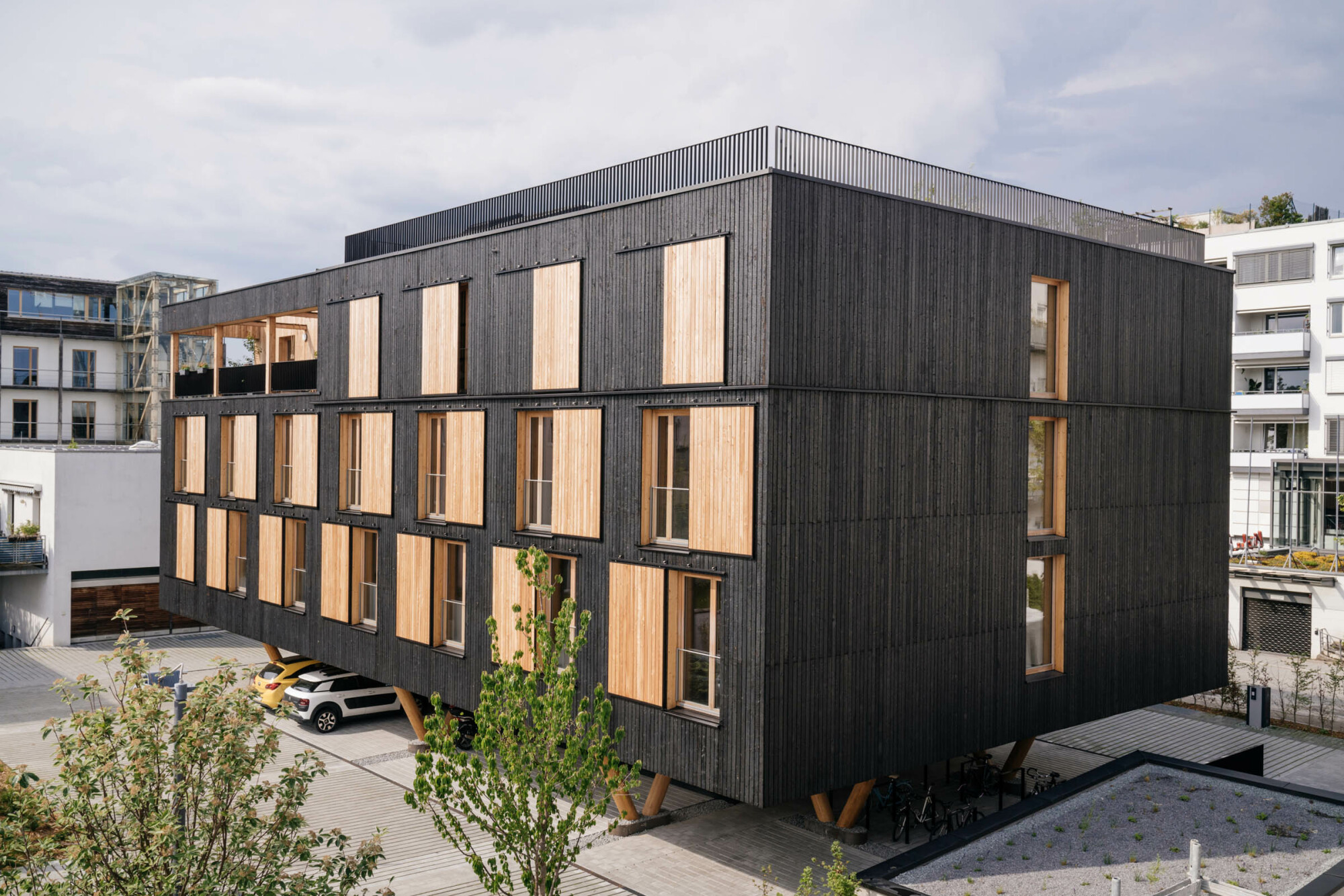 Wohnbau Haus auf Stelzen in Regensburg | Flachdach | Wohnen/MFH ...