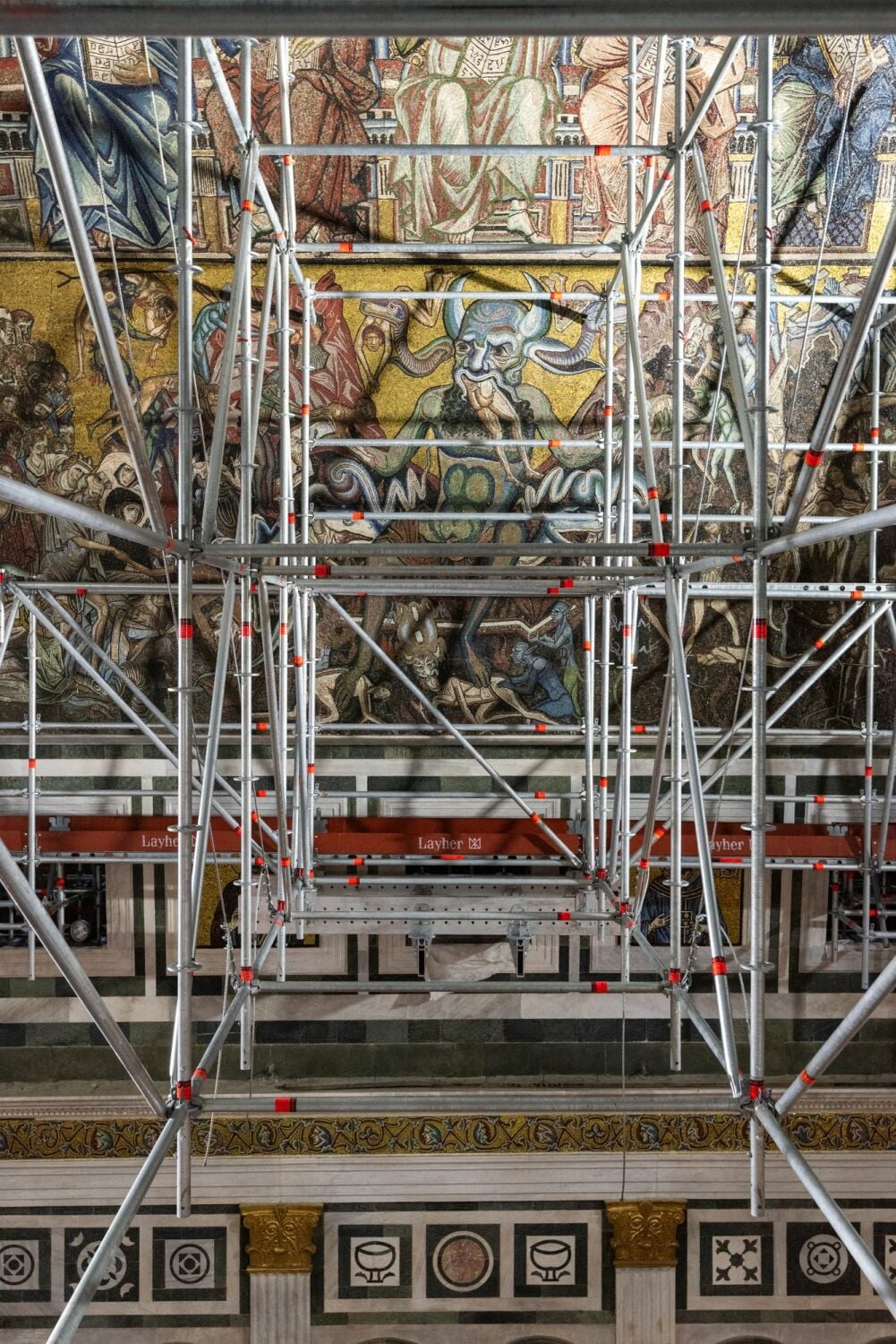 Gerüst im Gewölbe | Gerüste und Schalungen | News | BauNetz Wissen