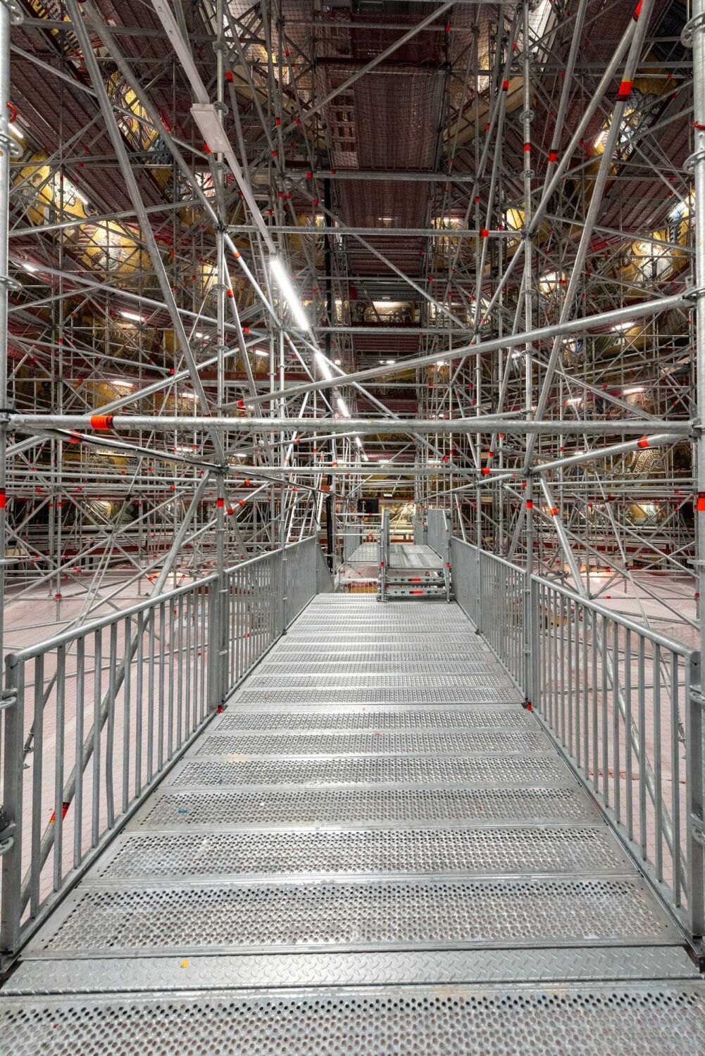 Gerüst im Gewölbe | Gerüste und Schalungen | News | Baunetz_Wissen