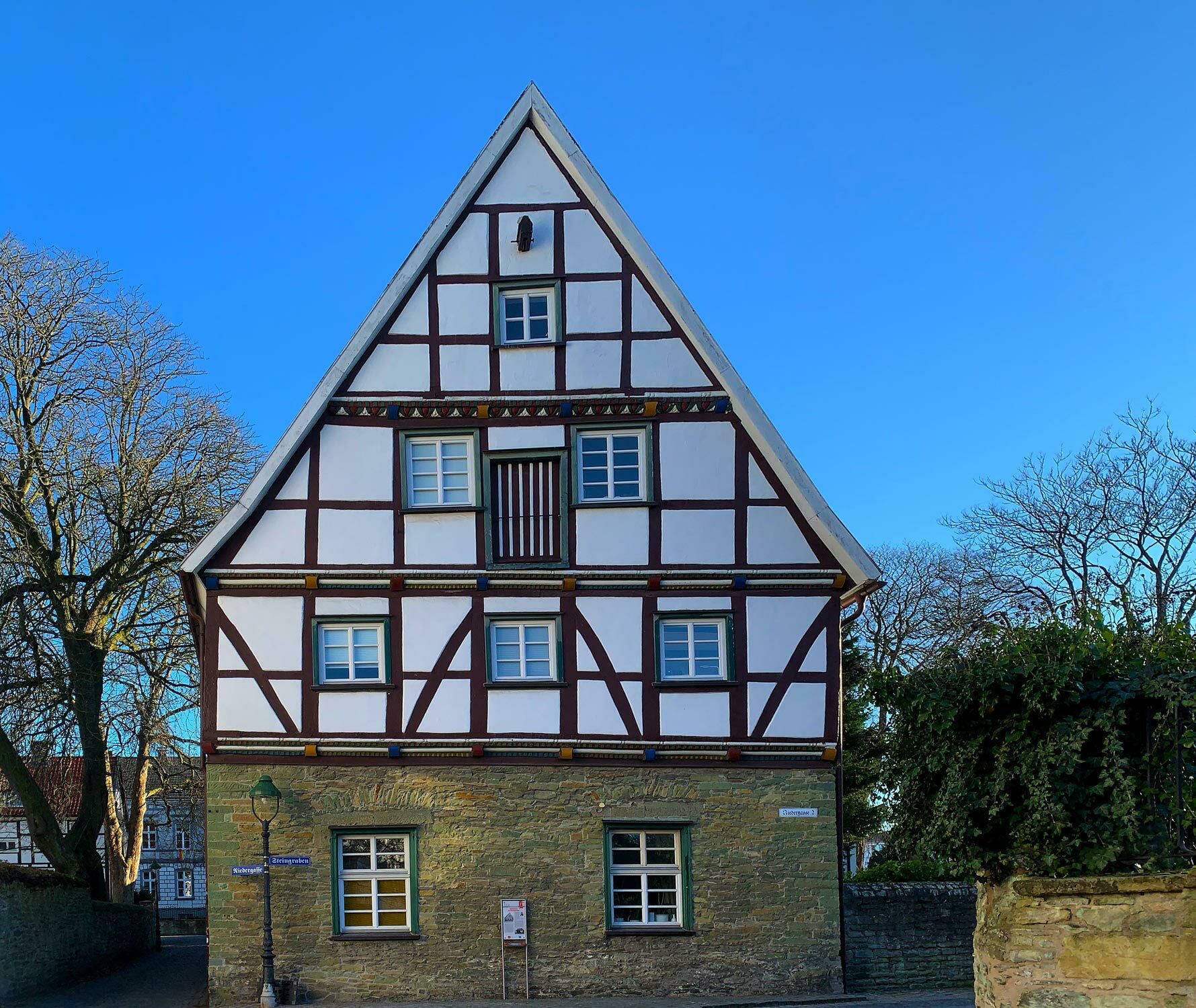 Giebelluke | Fenster und Türen | Türarten | BauNetz Wissen