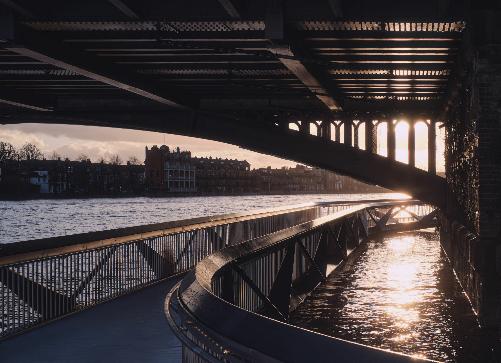 Dukes Meadow Footbridge in London | Boden | Außenanlagen/Verkehr ...