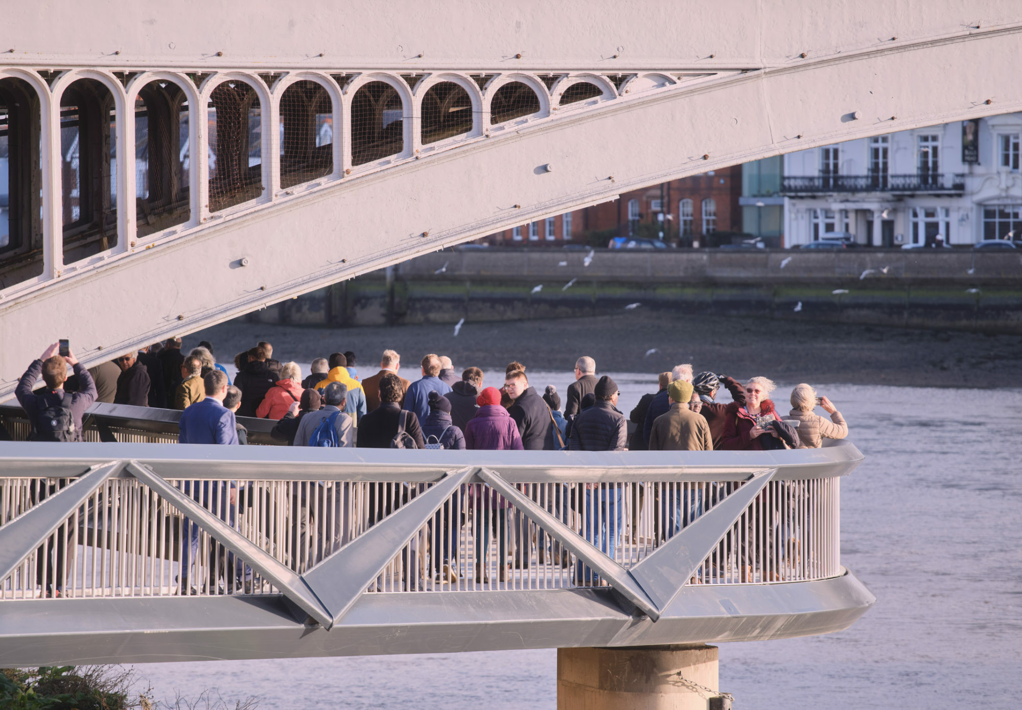 Dukes Meadow Footbridge in London | Boden | Außenanlagen/Verkehr ...