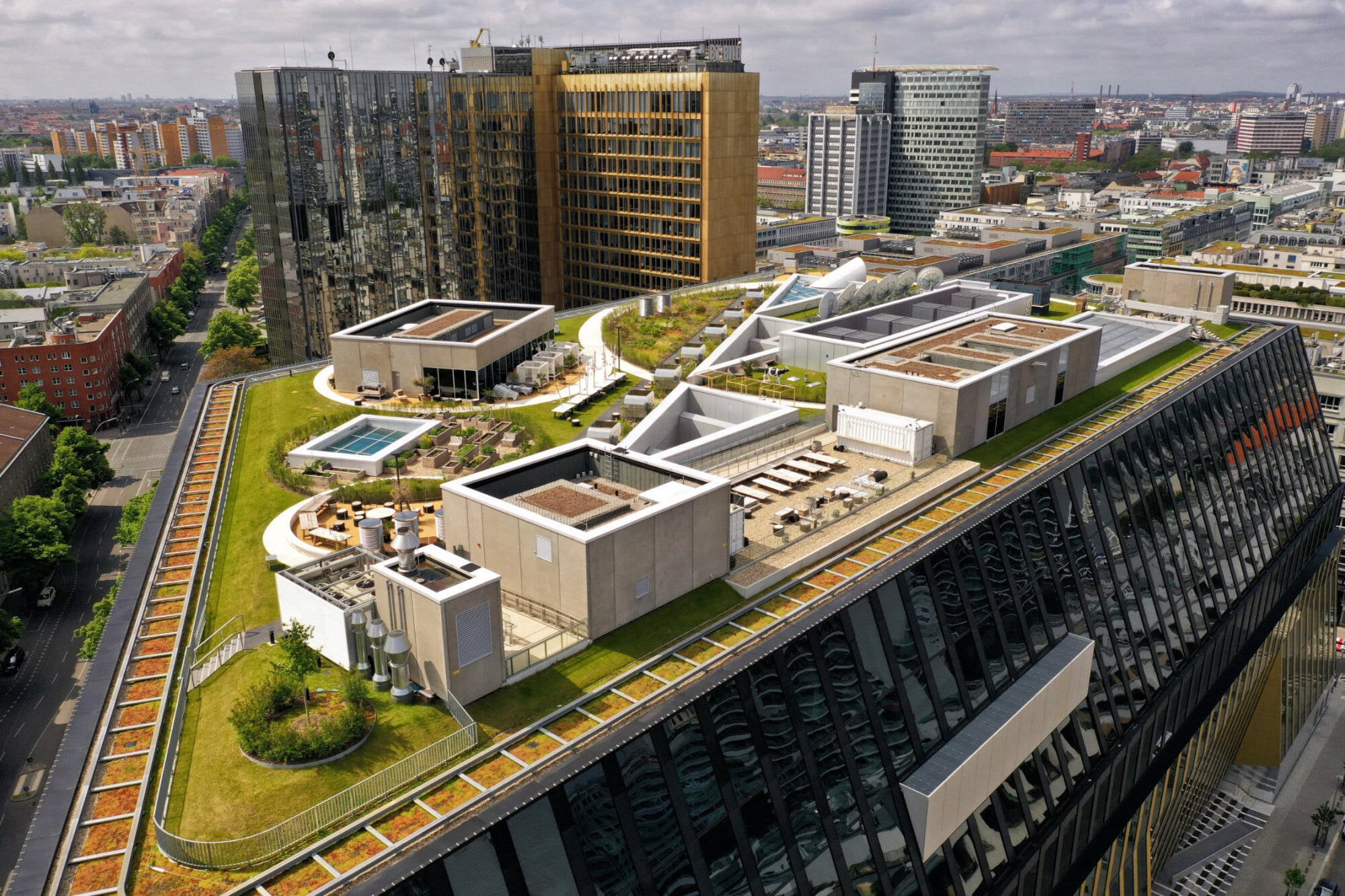 Axel Springer Medienhaus in Berlin | Stadt- und Dachbegrünung | Büro ...