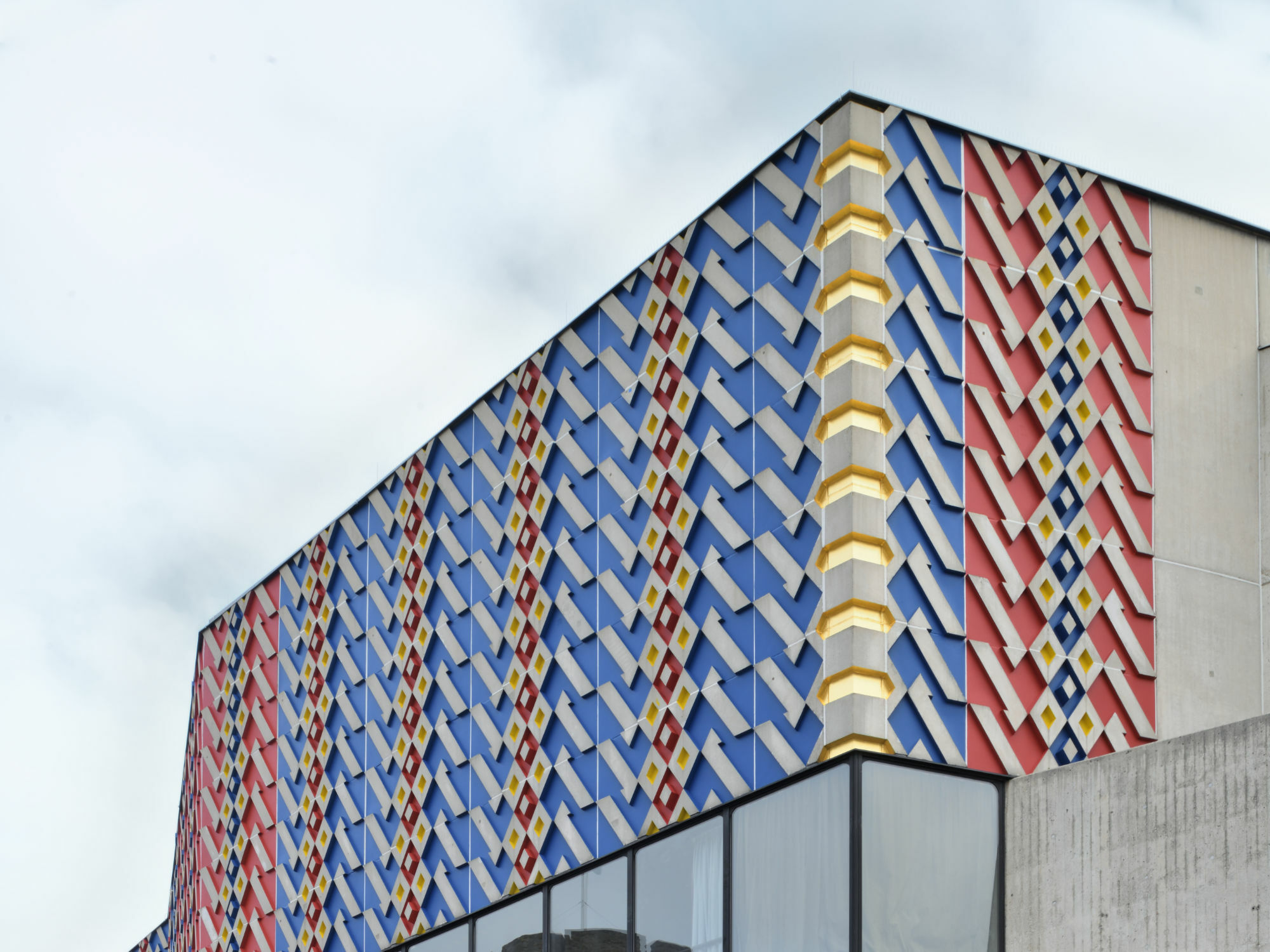 Instandsetzung der Stadthalle Lahnstein | Beton | Kultur | BauNetz Wissen