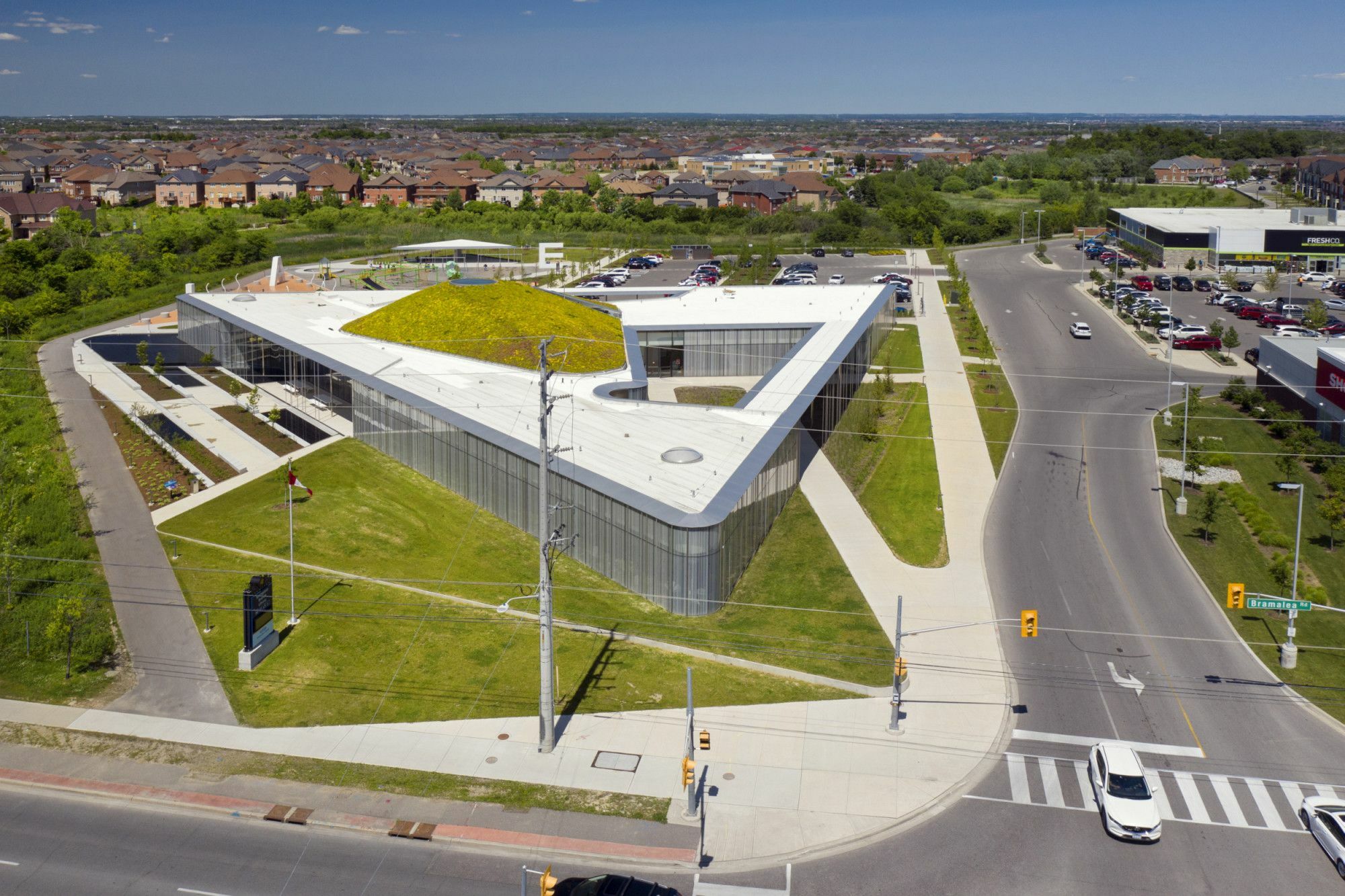 Springdale Library in Brampton | Stadt- und Dachbegrünung | Kultur ...