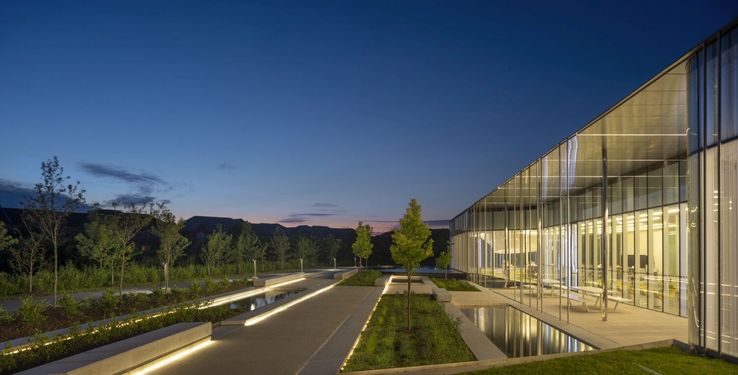 Springdale Library in Brampton | Stadt- und Dachbegrünung | Kultur ...