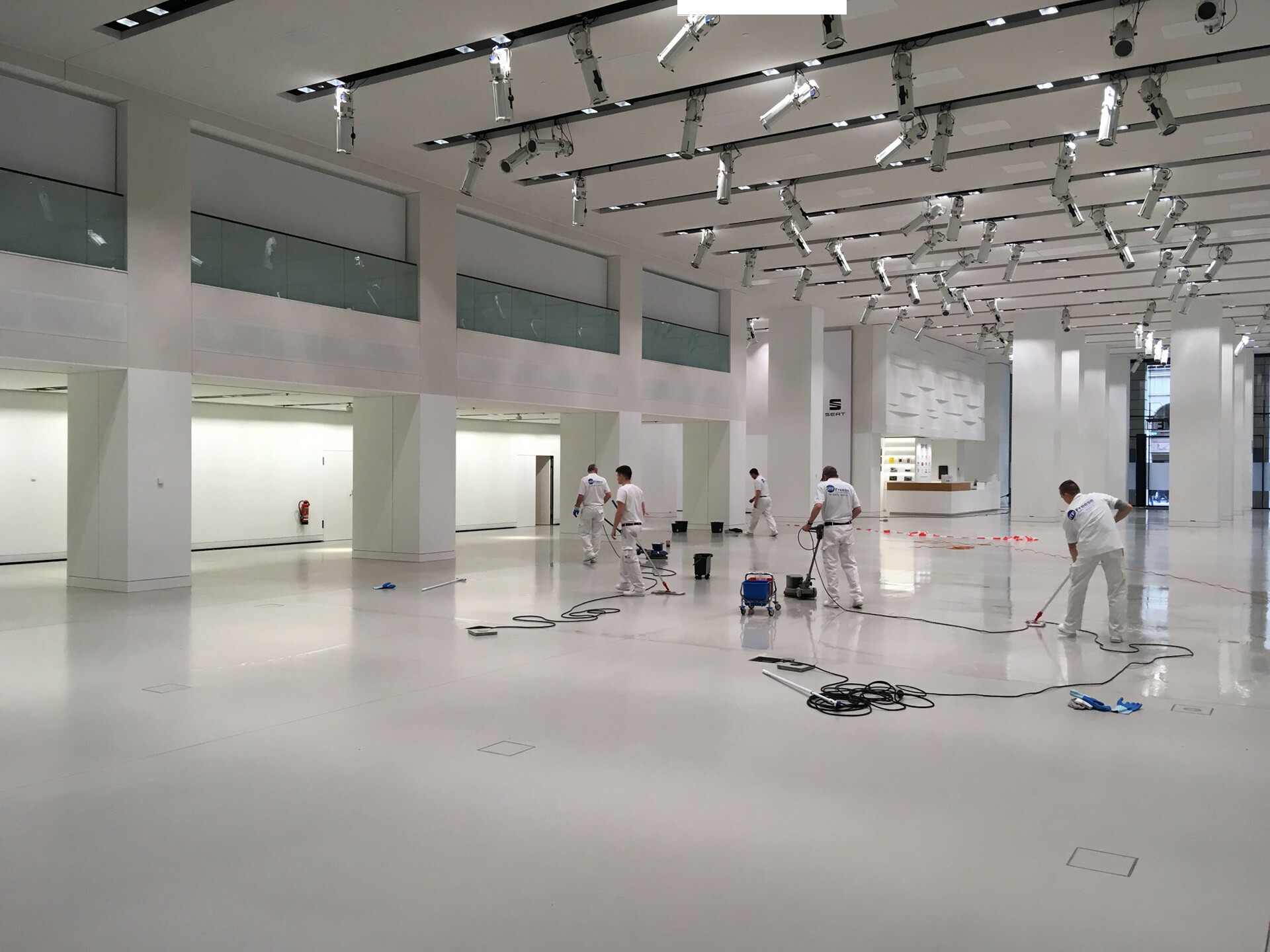 Reinigung und Pflege von Bodenbeschichtungen | Boden ...