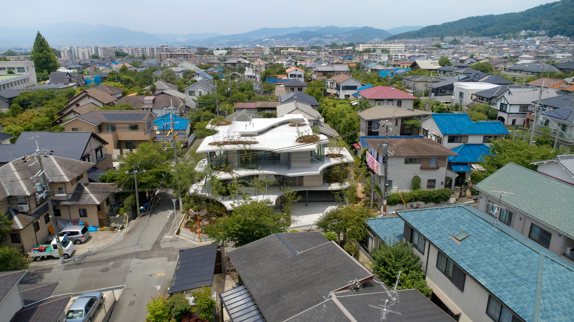 Earth House bei Osaka | Stadt- und Dachbegrünung | Wohnen | BauNetz Wissen