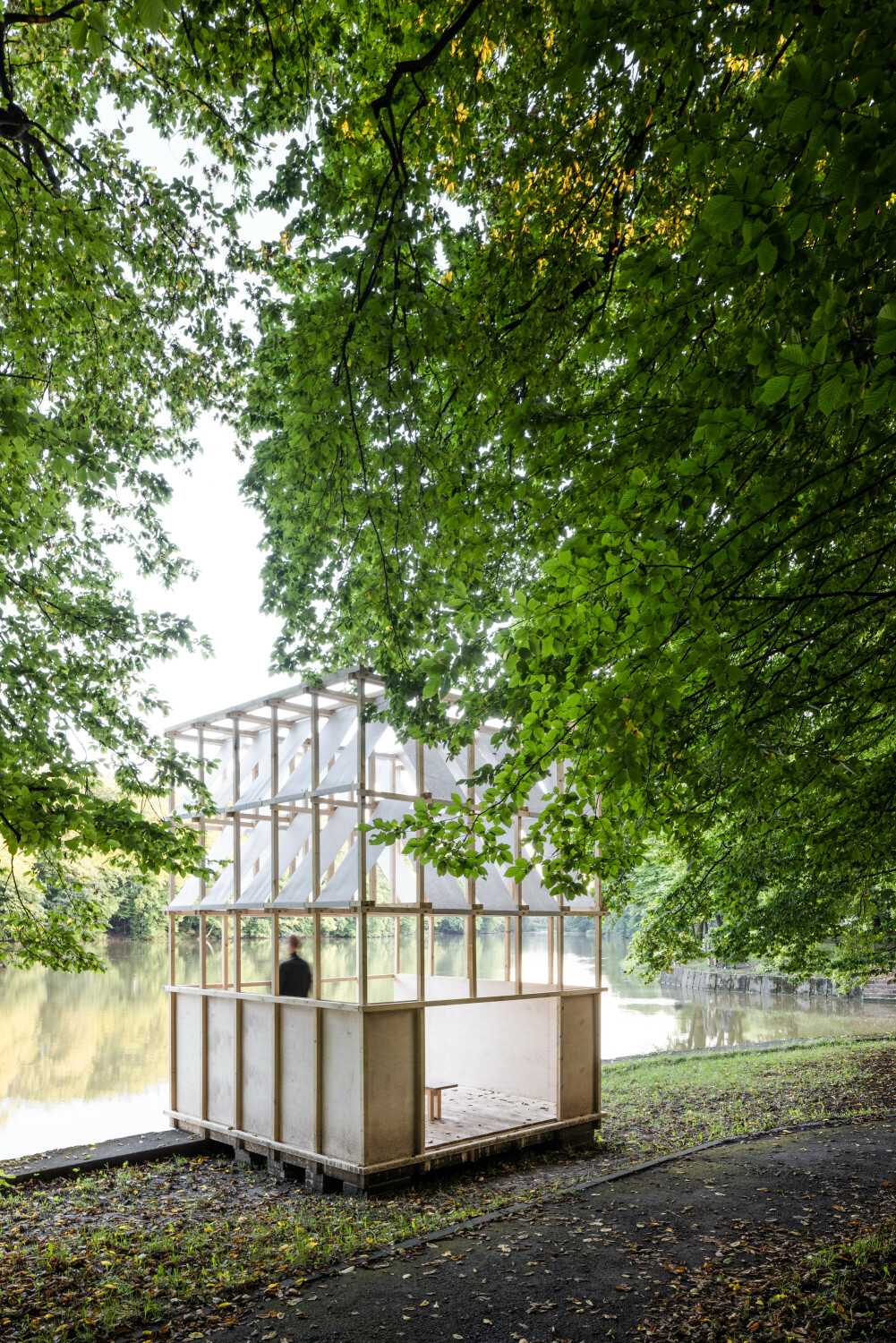 Teehaus-Pavillon am Stausee Hrabinka | Holz | News | BauNetz Wissen