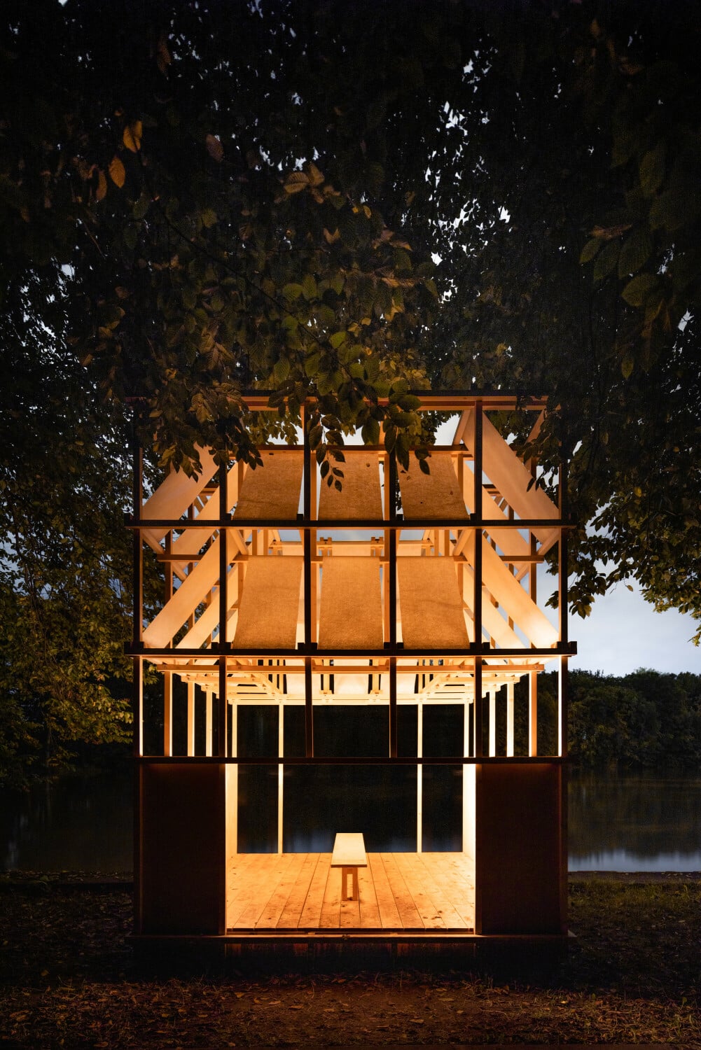 Teehaus-Pavillon am Stausee Hrabinka | Holz | News | Baunetz_Wissen