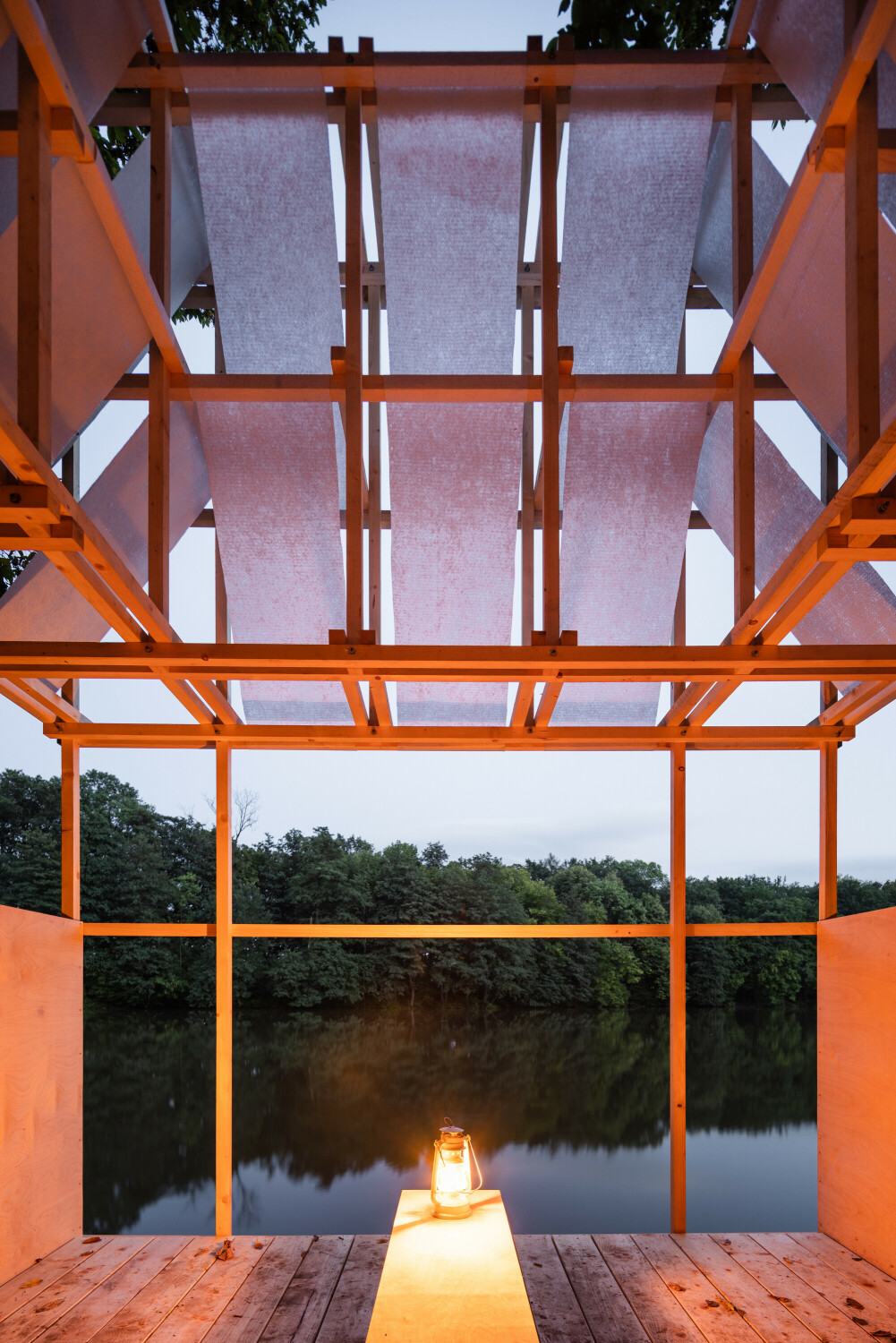 Teehaus-Pavillon am Stausee Hrabinka | Holz | News | BauNetz Wissen
