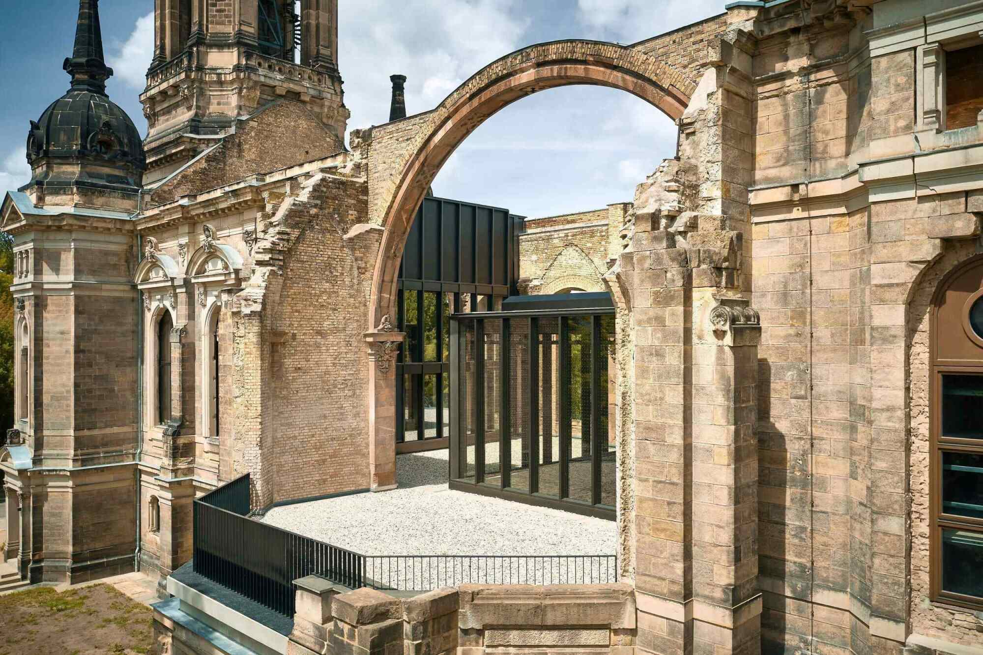 Jugendkirche in Dresden | Flachdach | Sonderbauten | BauNetz Wissen