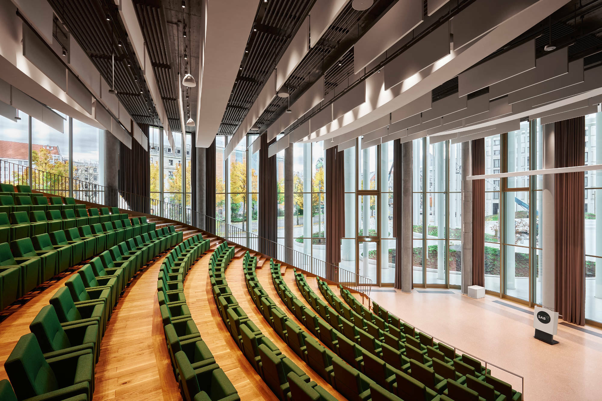 Zentrale der Sächsischen Aufbaubank in Leipzig | Sonnenschutz | Büro ...