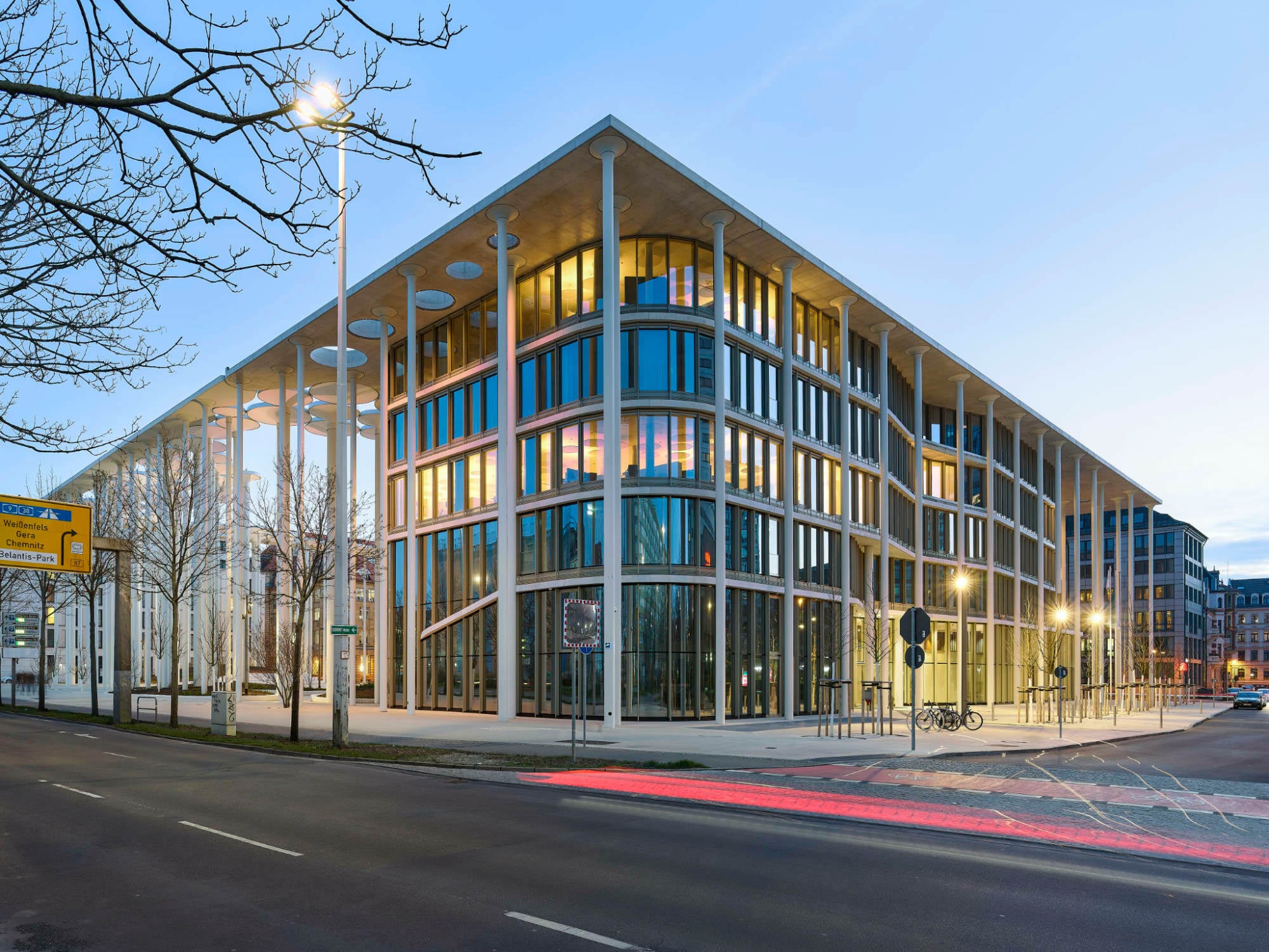 Zentrale der Sächsischen Aufbaubank in Leipzig | Sonnenschutz | Büro ...