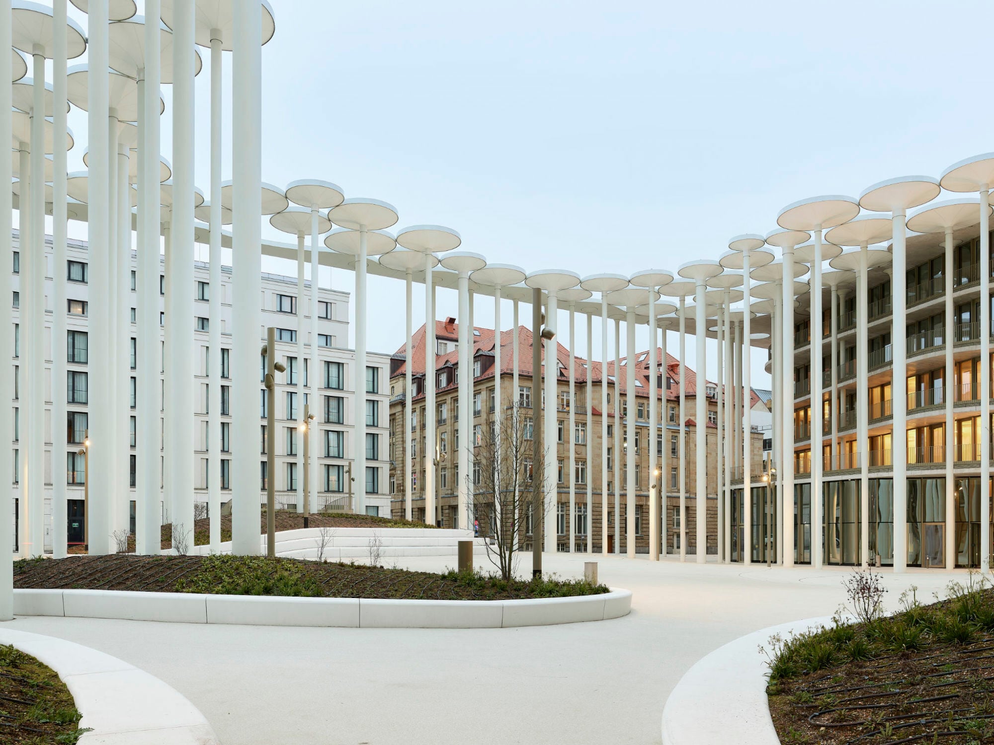Zentrale der Sächsischen Aufbaubank in Leipzig | Sonnenschutz | Büro ...