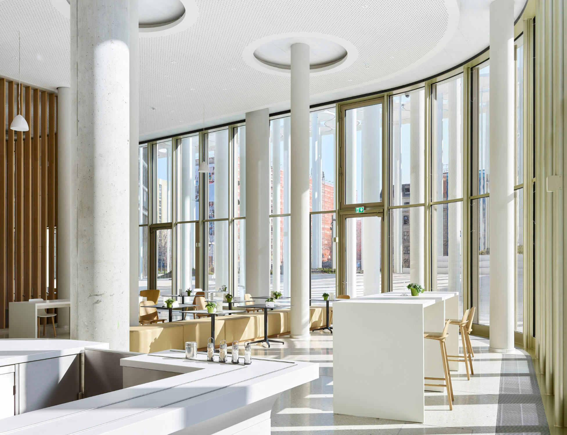 Zentrale der Sächsischen Aufbaubank in Leipzig | Sonnenschutz | Büro ...