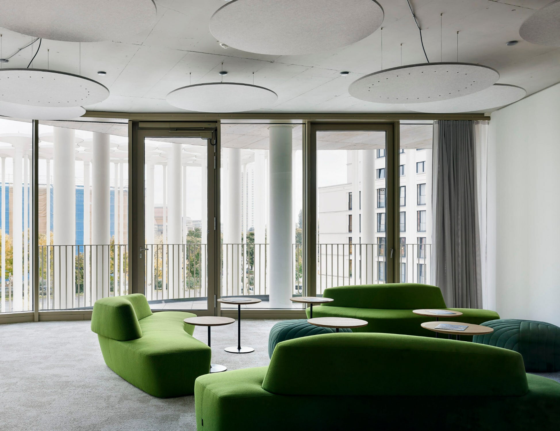 Zentrale der Sächsischen Aufbaubank in Leipzig | Sonnenschutz | Büro ...