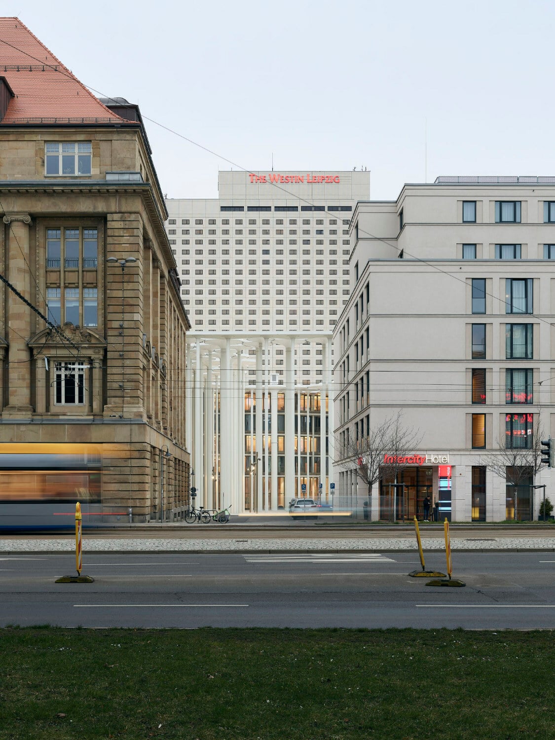 Zentrale der Sächsischen Aufbaubank in Leipzig | Sonnenschutz | Büro ...