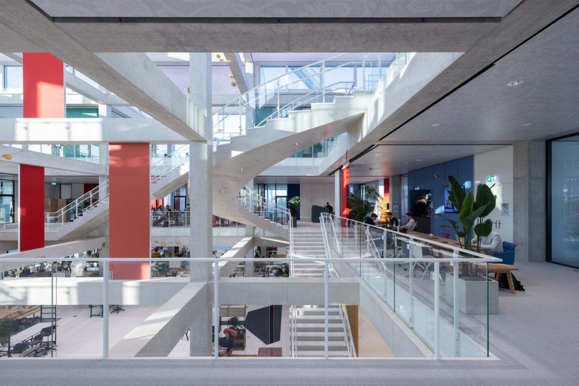 Square in St. Gallen | Glas | Bildung | BauNetz Wissen