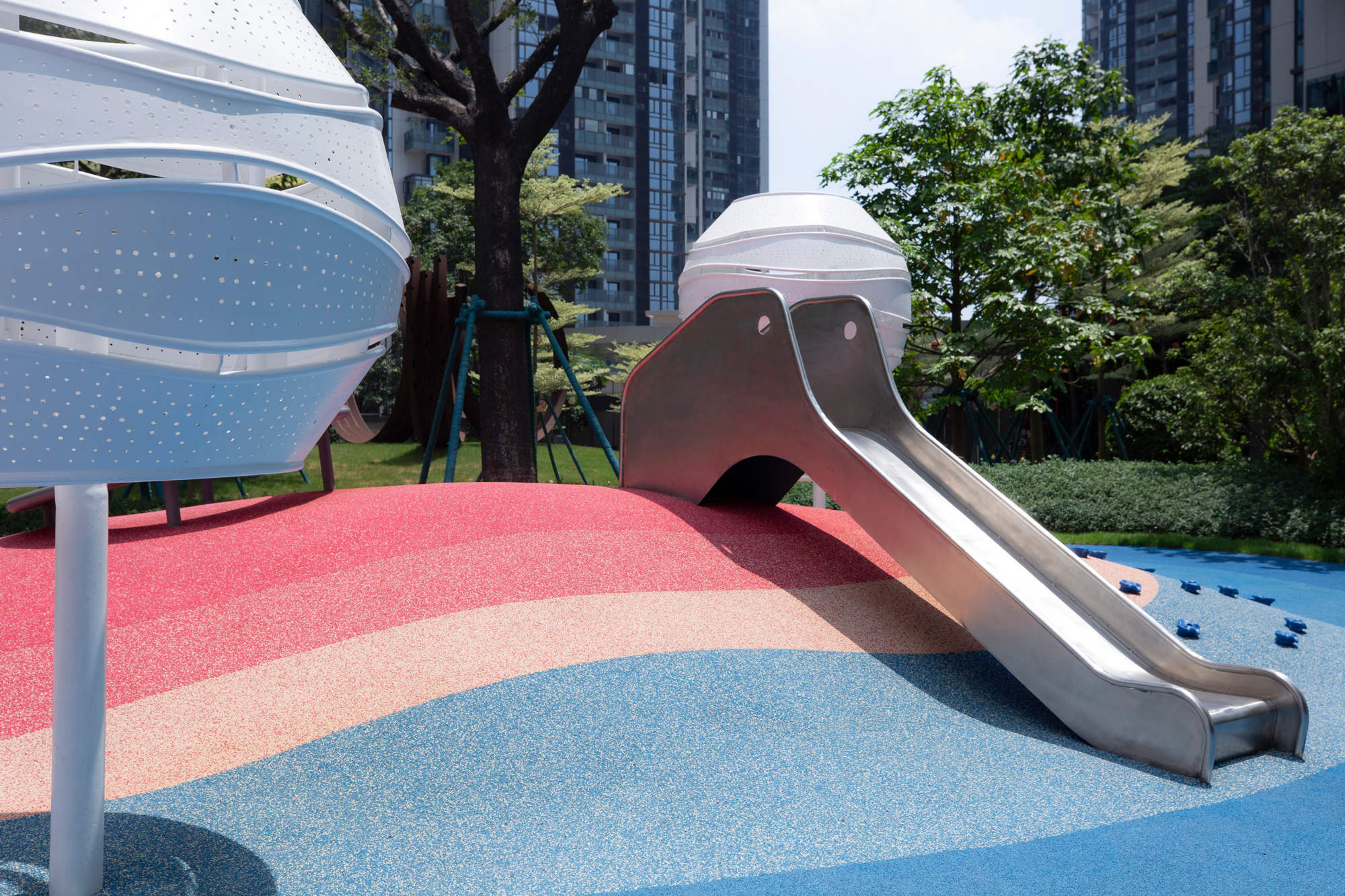 Spielplatz Red Dunes Playtopia in der Guanggang New Town | Beton ...