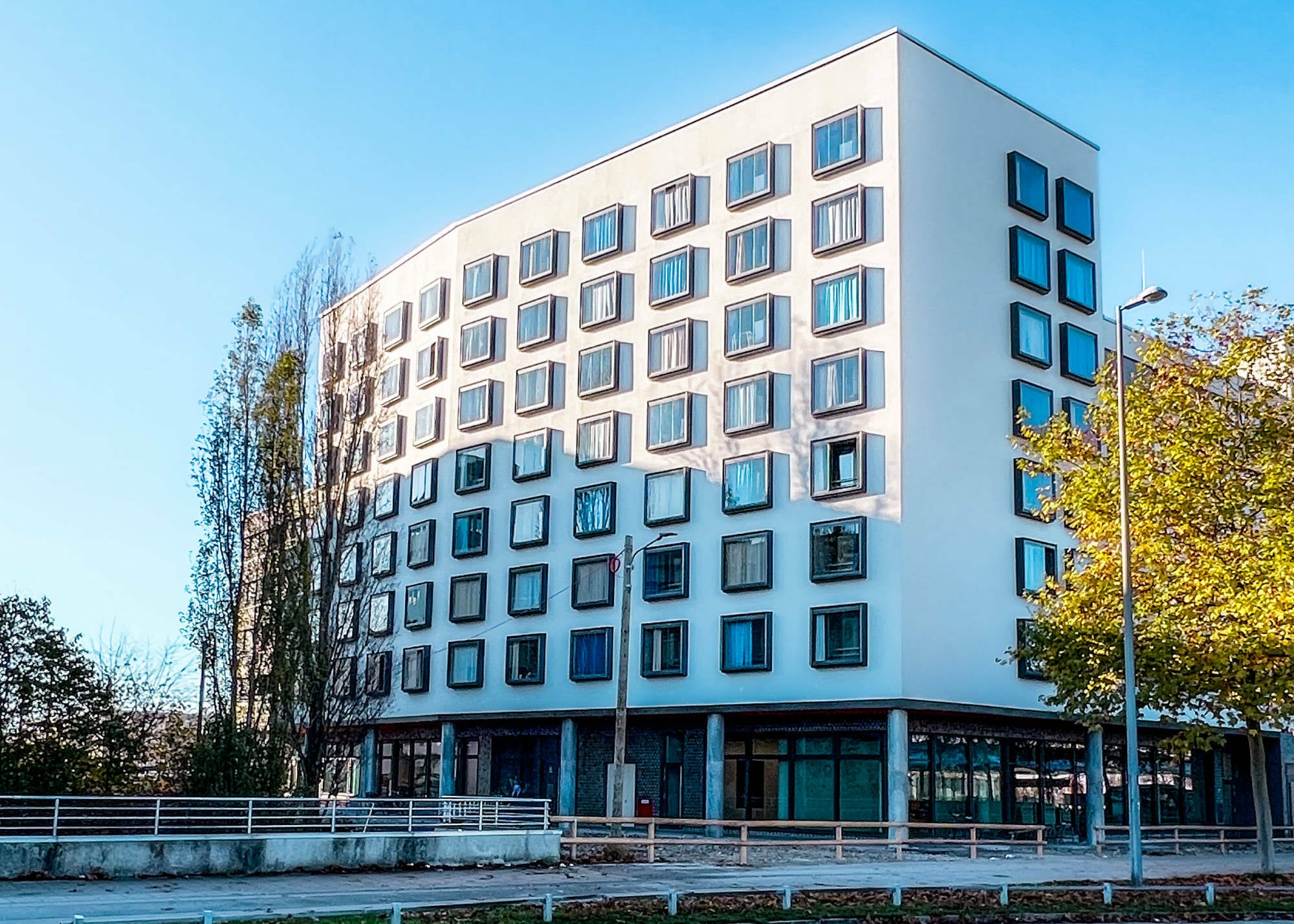 Erhöhter Schallschutz mit modularen Fensterkonstruktionen | Fenster und ...