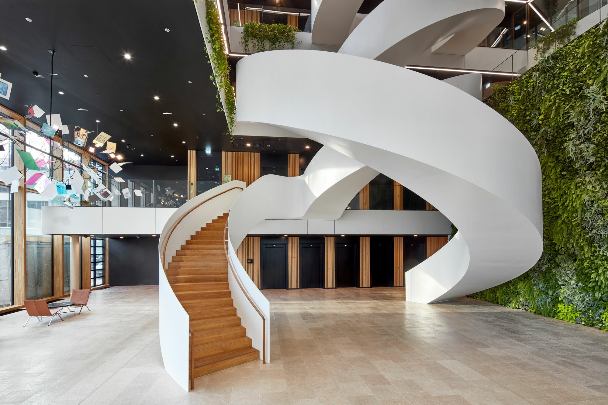 Postgebäude Helix in Luxemburg | Treppen | Büro/Gewerbe | BauNetz Wissen