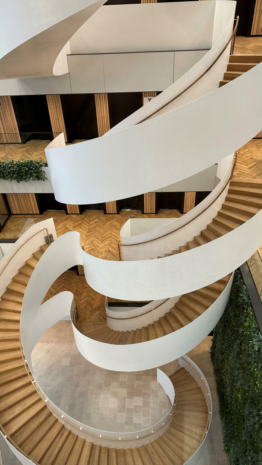 Postgebäude Helix in Luxemburg | Treppen | Büro/Gewerbe | BauNetz Wissen