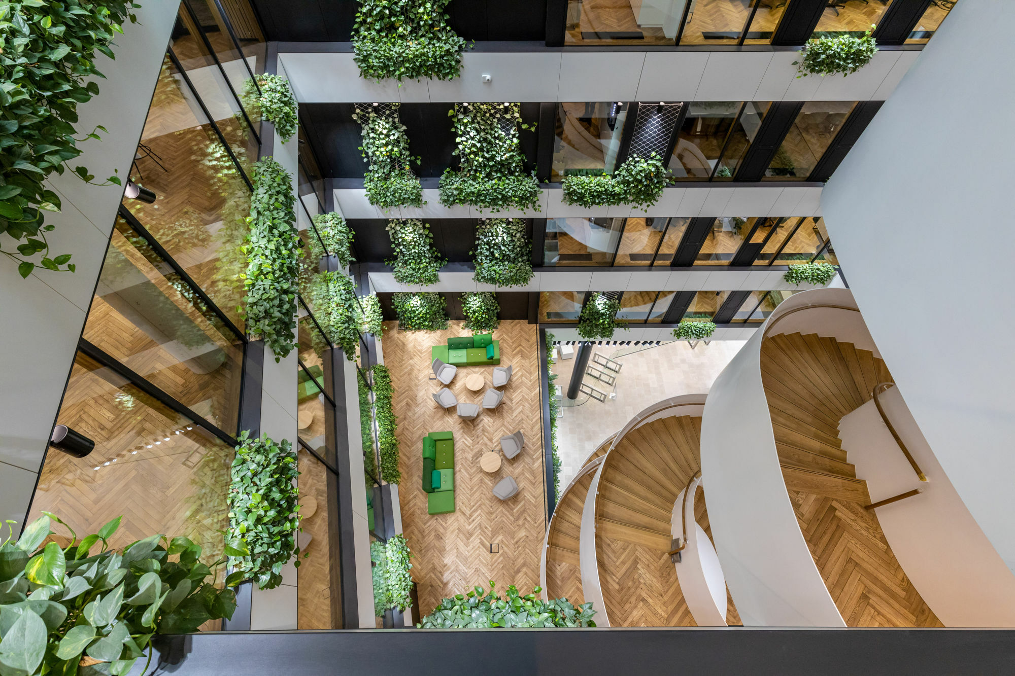 Postgebäude Helix in Luxemburg | Treppen | Büro/Gewerbe | BauNetz Wissen