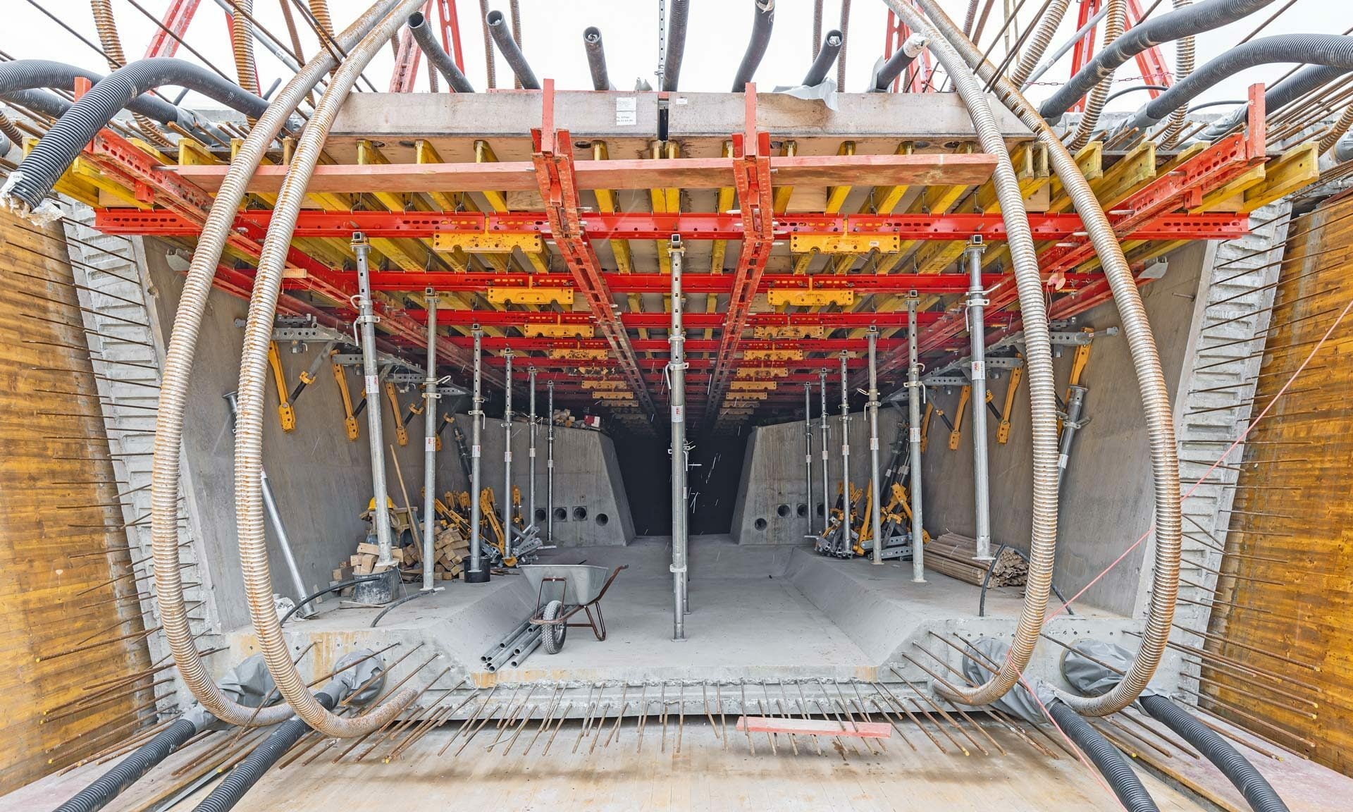 Im Takt über das Tal | Gerüste und Schalungen | Baustellenberichte ...