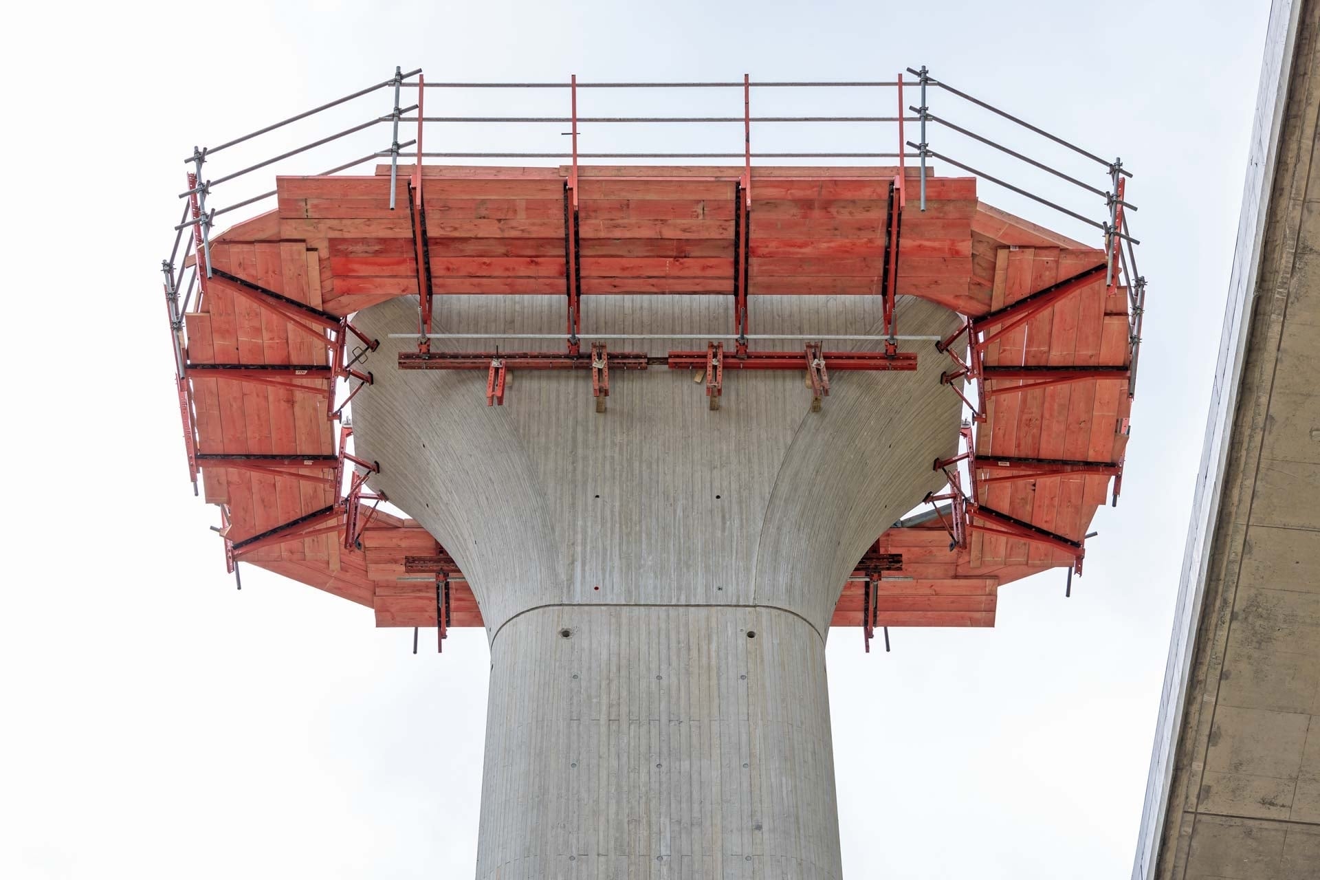 Im Takt über das Tal | Gerüste und Schalungen | Baustellenberichte ...