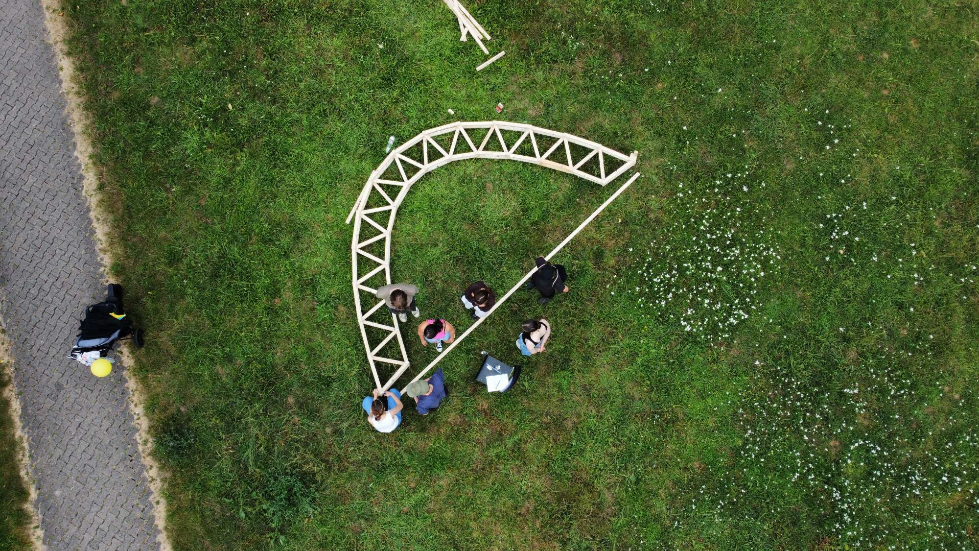 Demokratische Konstruktionen | Gerüste und Schalungen | News | Baunetz ...