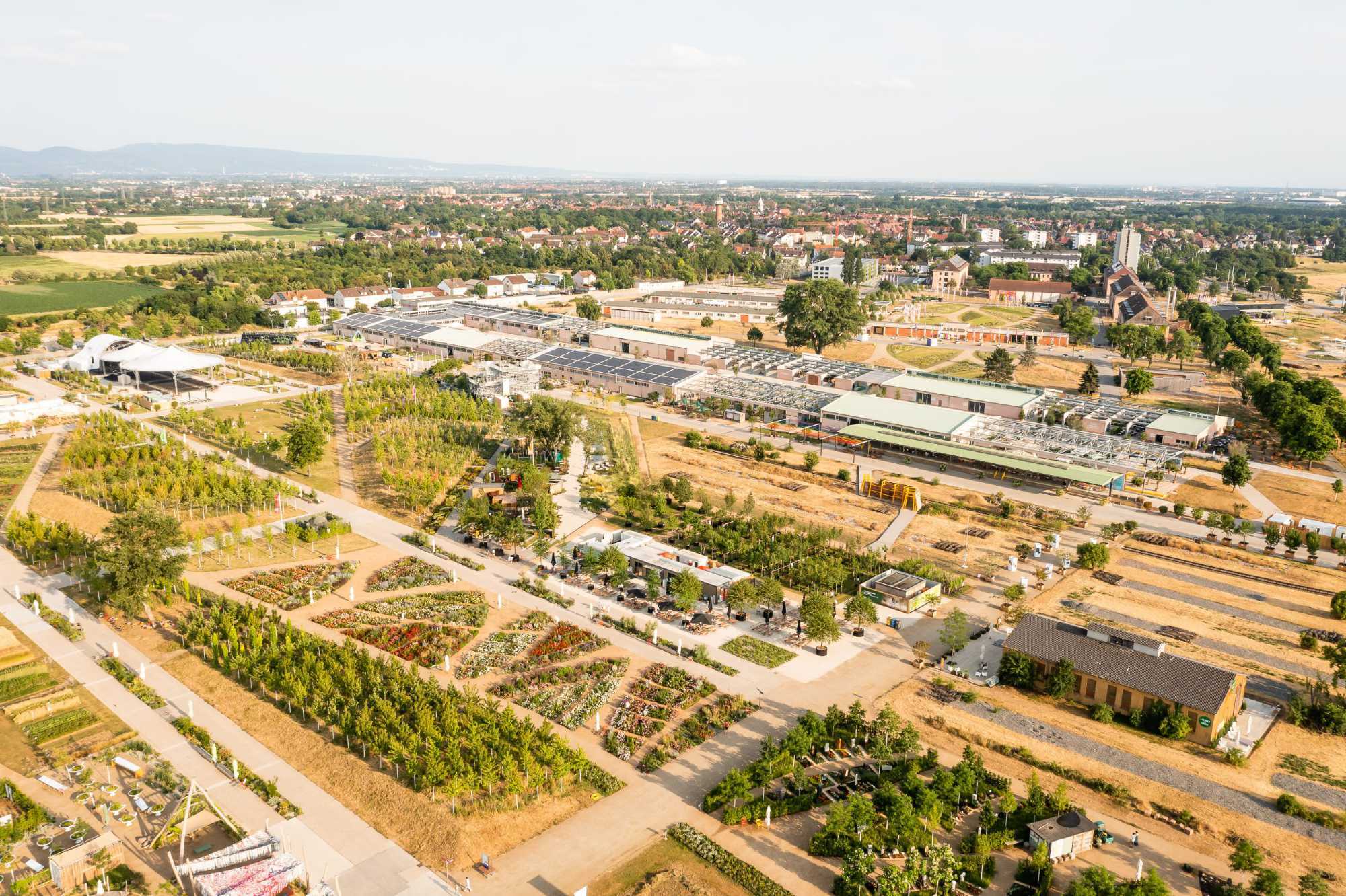 Pavillon Cantilever auf der BUGA 2023 in Mannheim | Sonnenschutz | Sonderbauten | Baunetz_Wissen