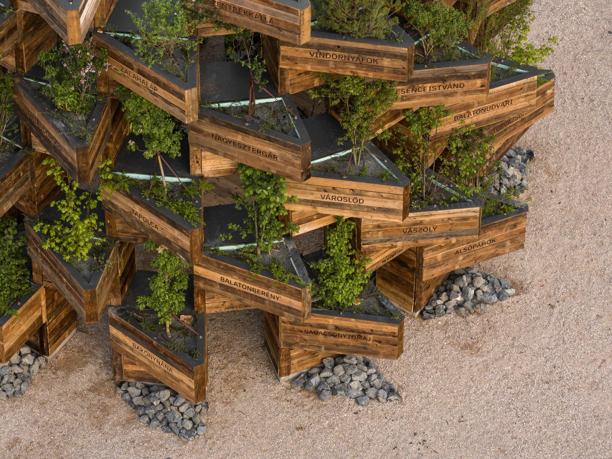 Decken- und Dachelemente für große Spannweiten | Holz | News | BauNetz ...