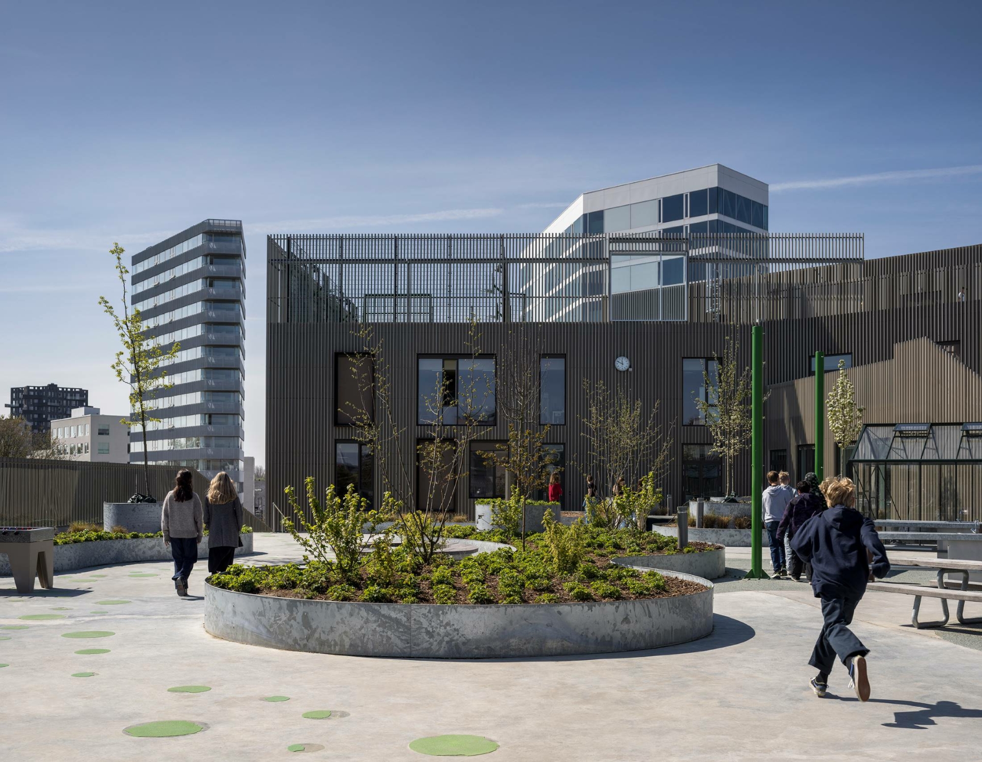 New Islands Brygge School in Kopenhagen | Flachdach | Bildung | BauNetz ...