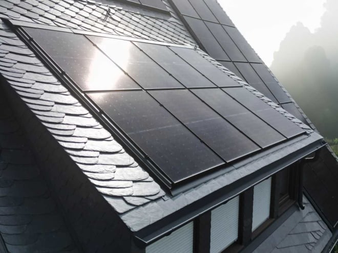 Indach-Photovoltaiksystem für Schieferdächer | Schiefer | Deckungsarten ...