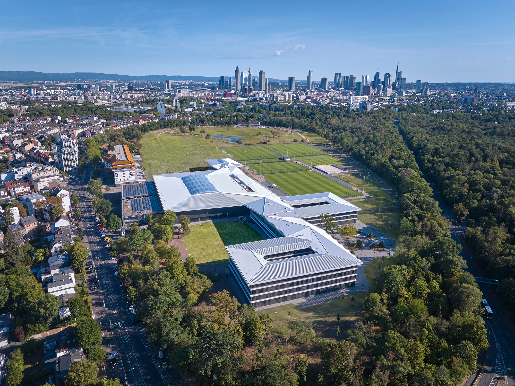 DFB Campus in Frankfurt am Main | Boden | Büro/Verwaltung | BauNetz Wissen