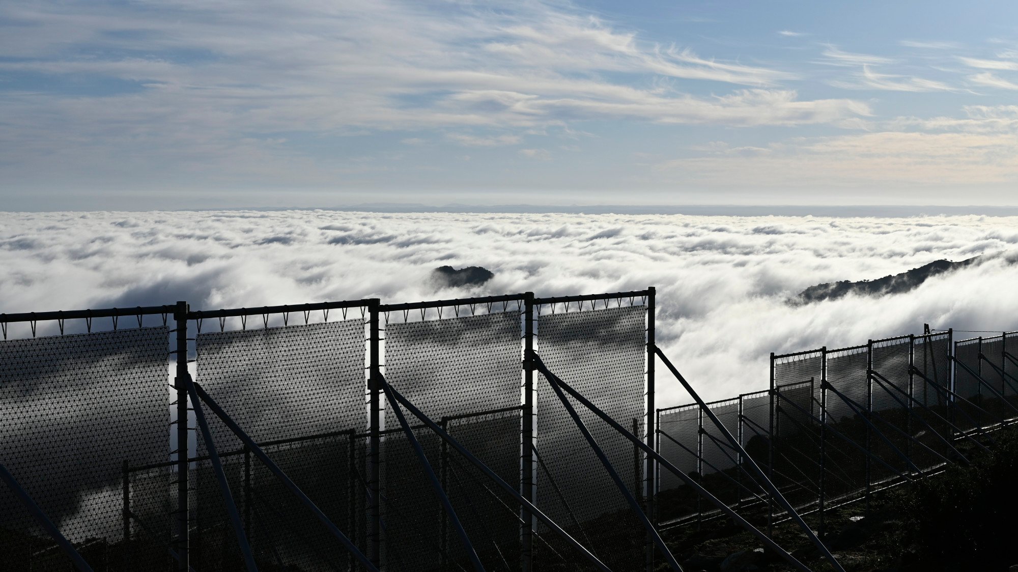 Nebelkollektoren auf dem Antiatlas in Marokko | Wasserkreislauf | Sonderbauten | BauNetz Wissen