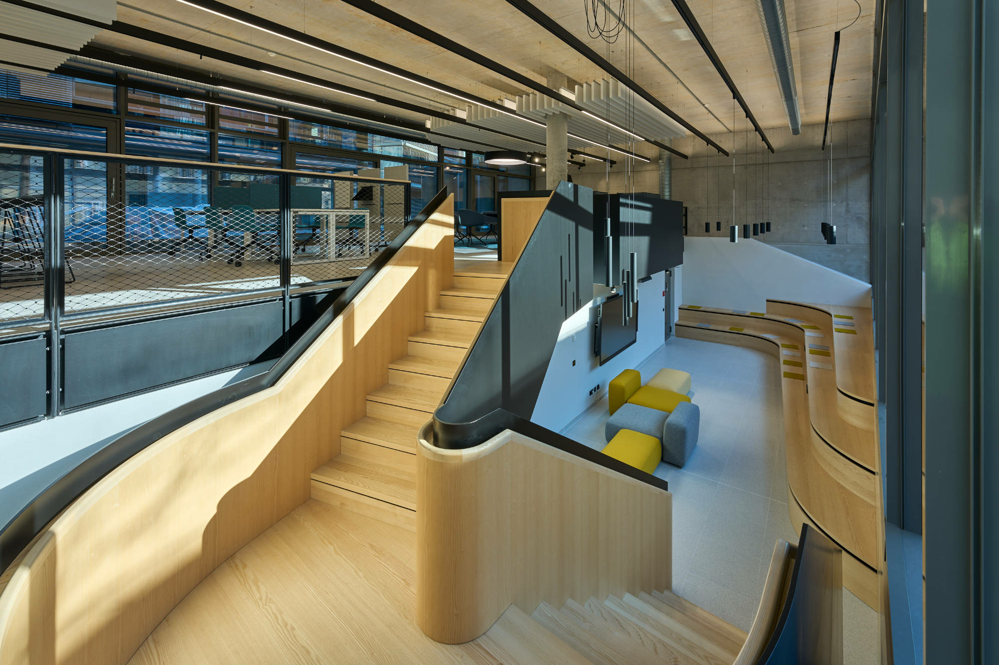 Comcenter in Erfurt | Treppen | Büro/Gewerbe | Baunetz_Wissen