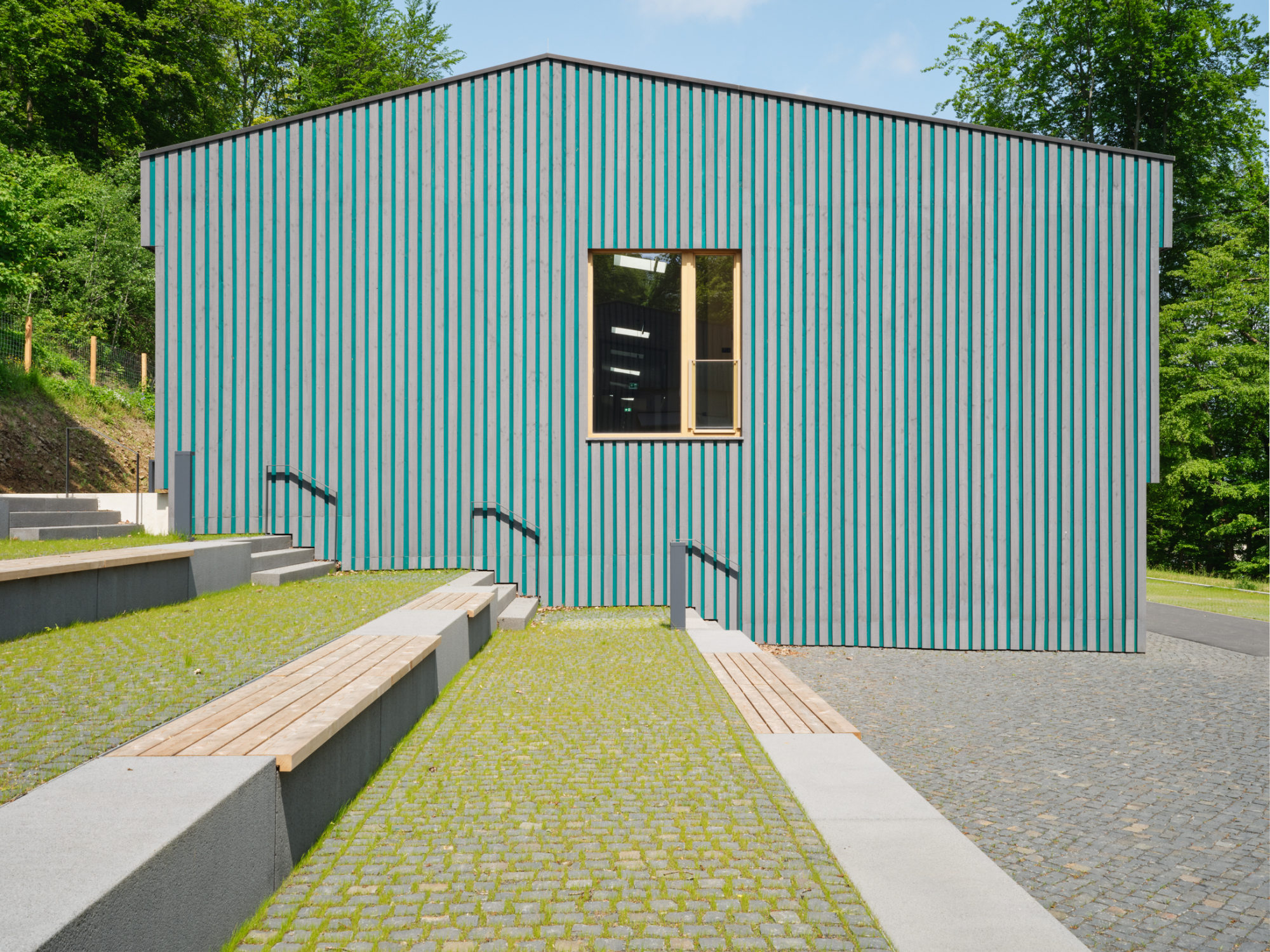 Verwaltungsgebäude der Landesbetriebsleitung Hessen Forst | Holz | Büro ...