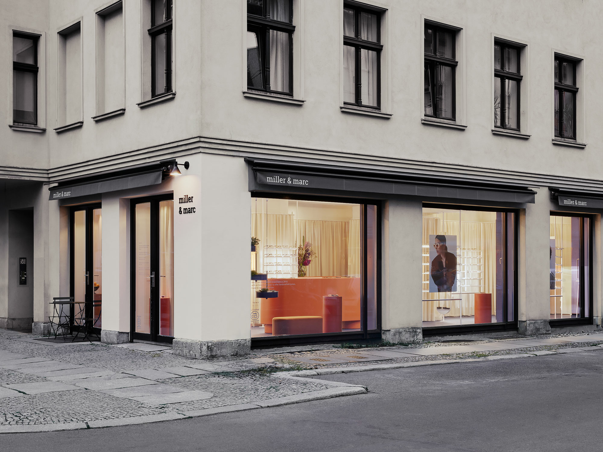 Flagship-Store in Berlin | Boden | Ladenbau/Gewerbe | BauNetz Wissen