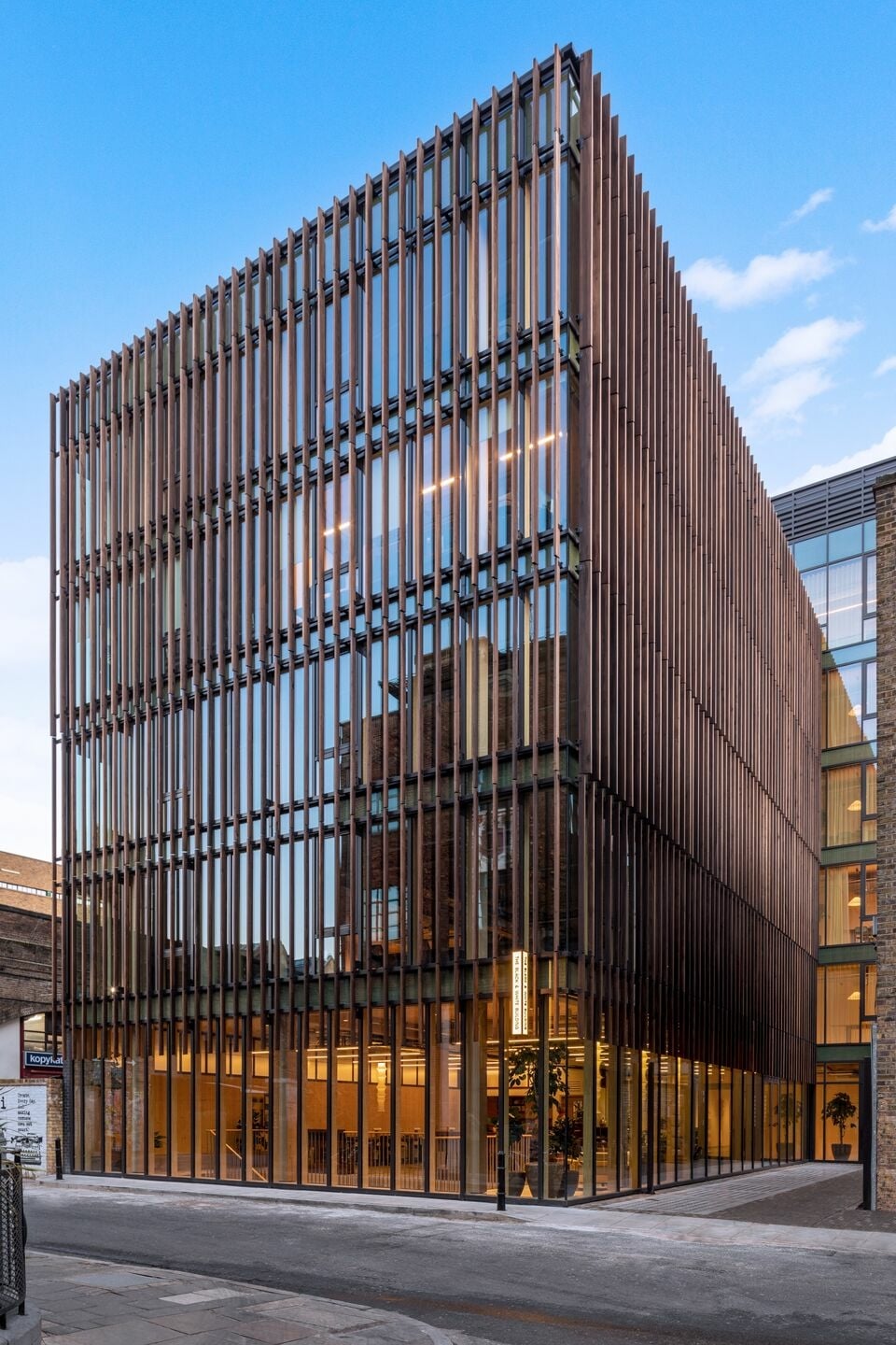 Black & White Building in London | Holz | Büro/Verwaltung | BauNetz Wissen