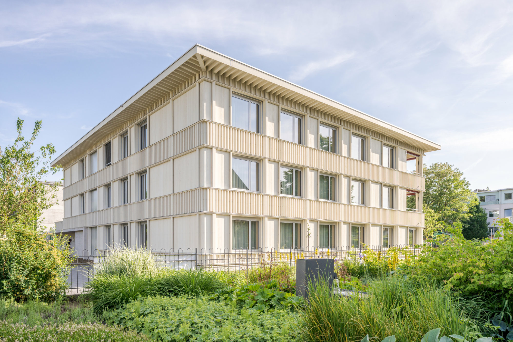 Wohn- und Atelierhaus Romeo in Hausen | Beschläge | Wohnen | Baunetz_Wissen