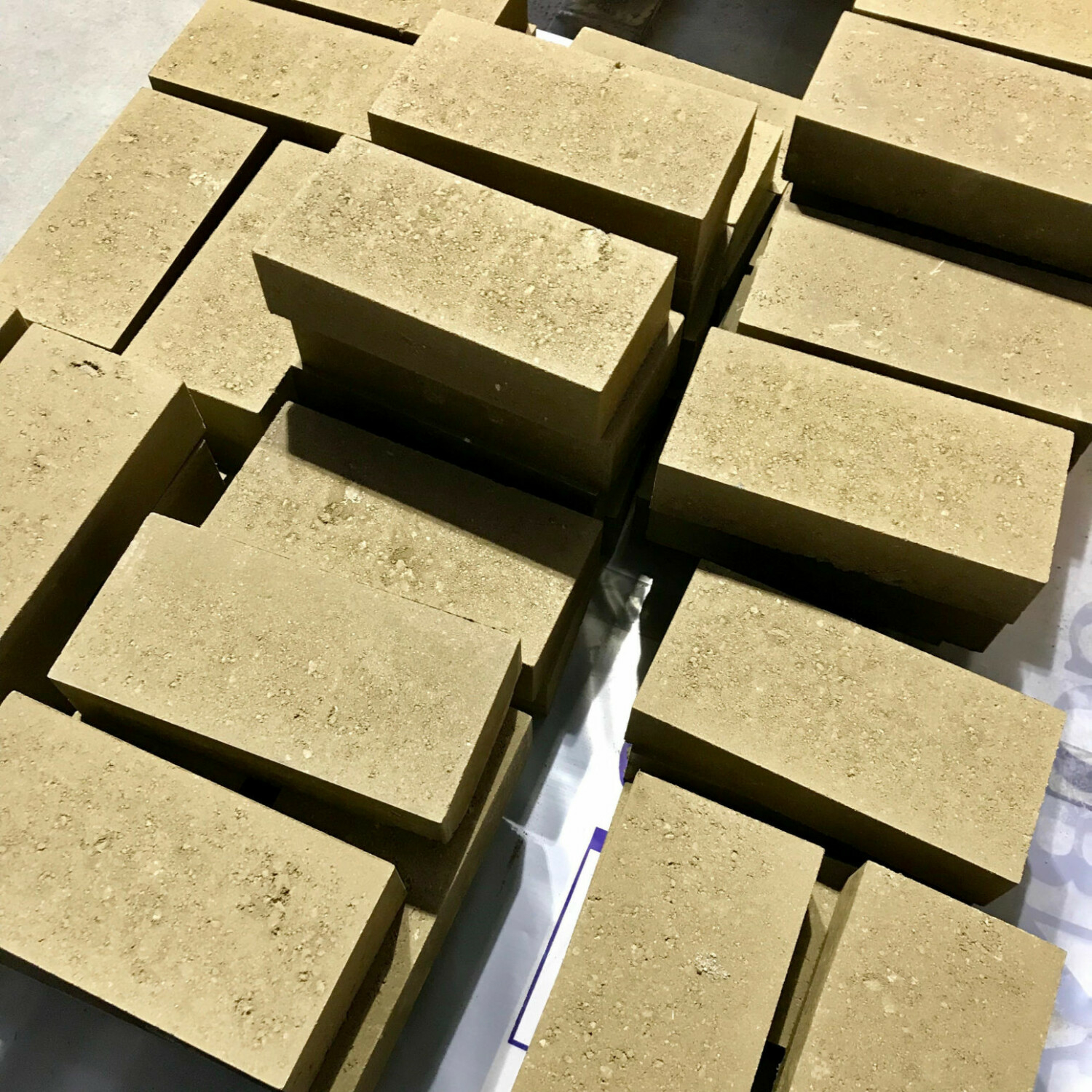 Gepresste Lehmsteine (CEB) | Mauerwerk | Wand | BauNetz Wissen