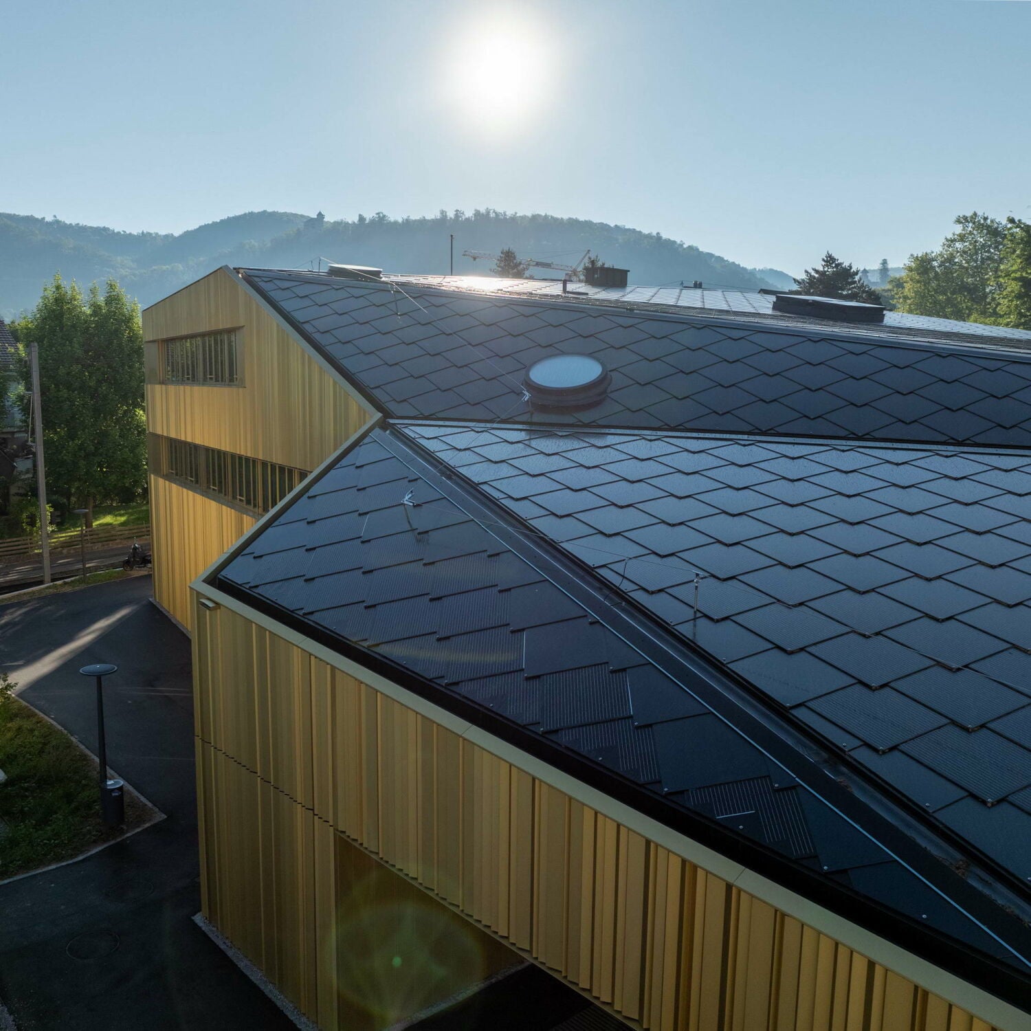 Solarziegel für komplexe Dachformen | Gebäudetechnik | News/Produkte ...
