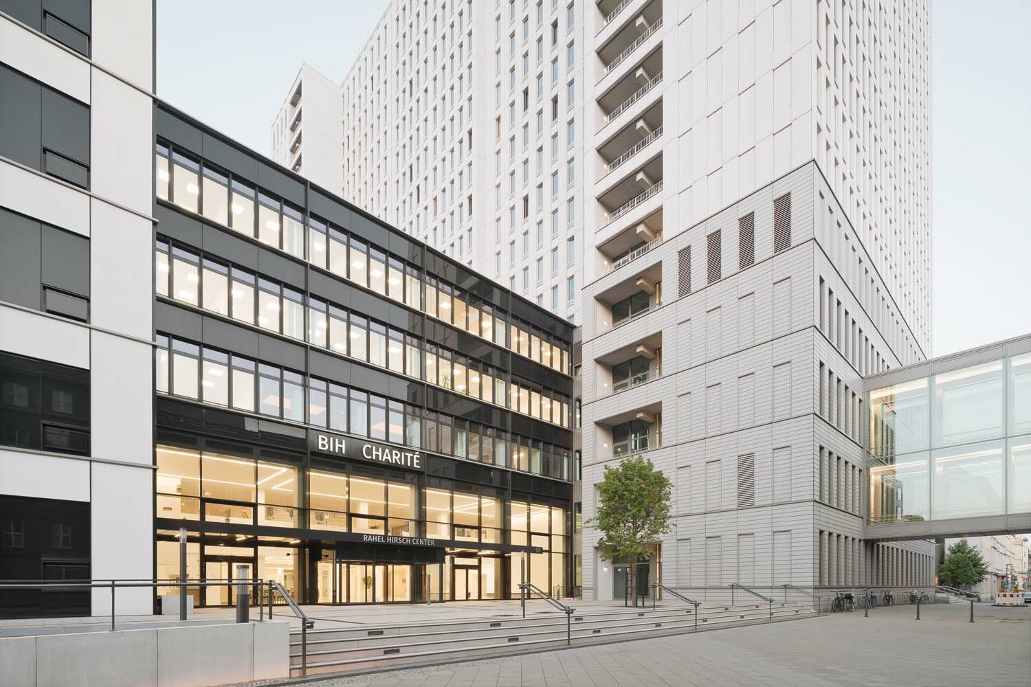 Rahel Hirsch Center für Translationale Medizin in Berlin | Treppen ...