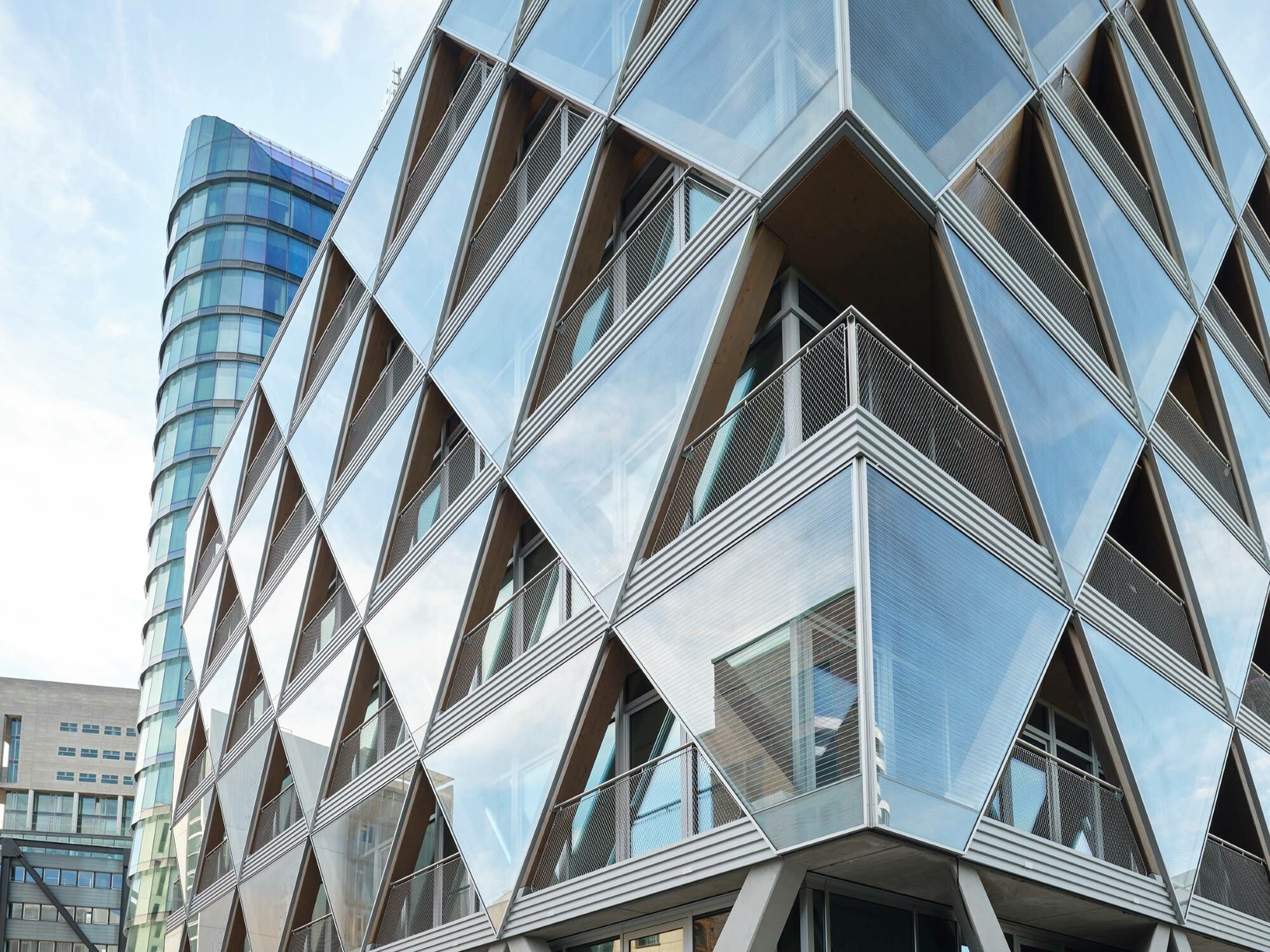 Bürogebäude The Cradle in Düsseldorf | Glas | Gewerbe/Industrie ...