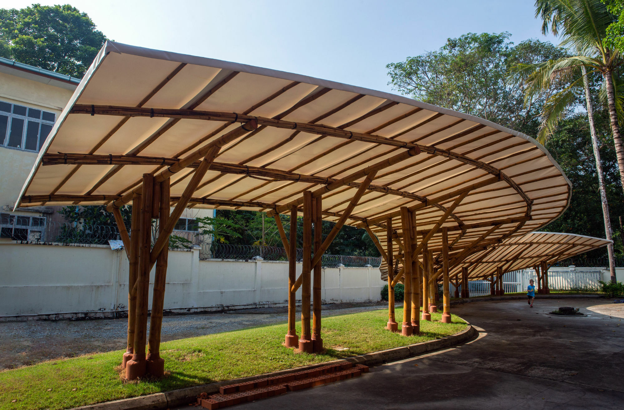 Sonnendach Shade in Yangon | Sonnenschutz | Sonderbauten | BauNetz Wissen
