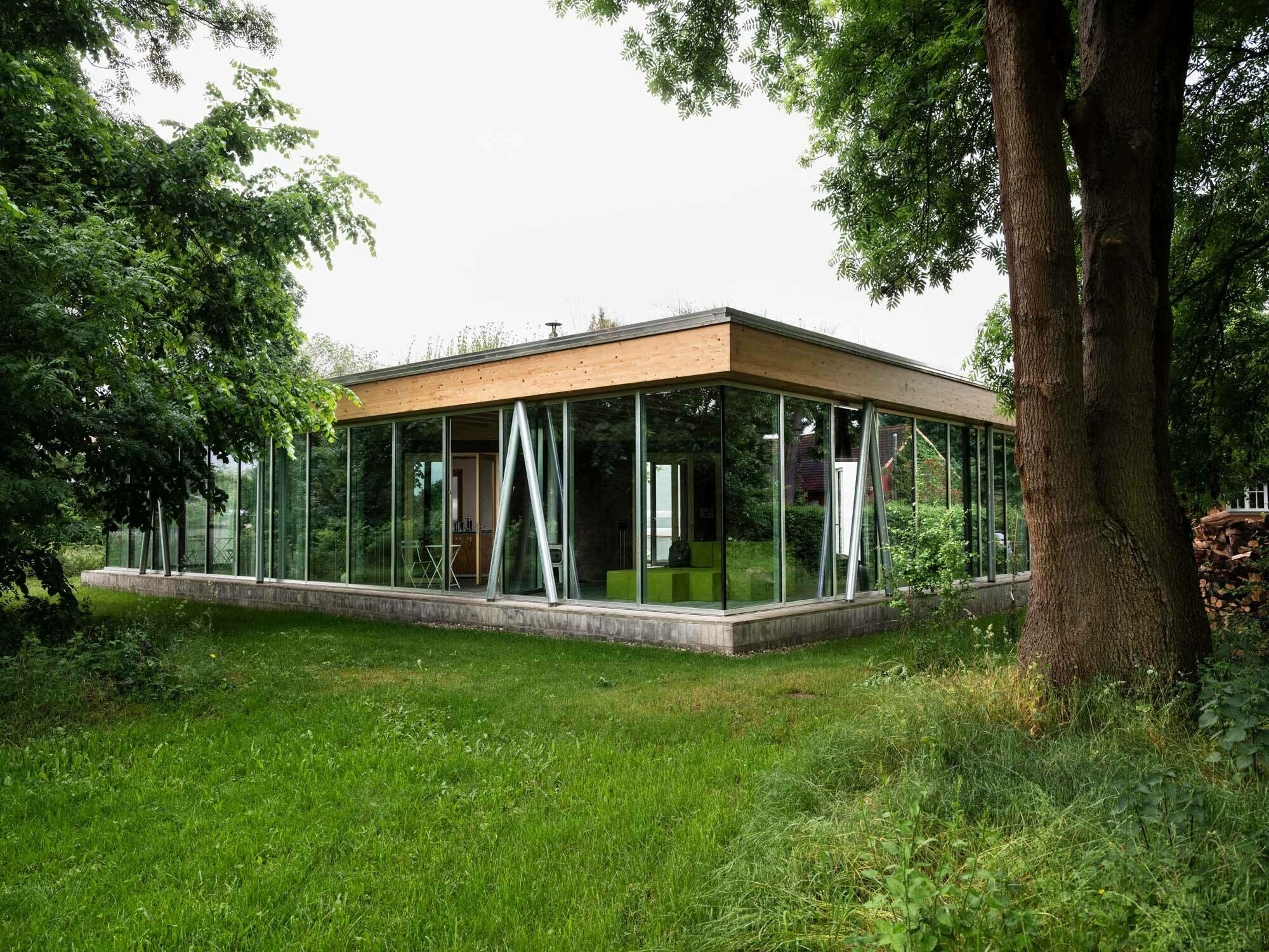 Hofhaus in Karwe | Fenster und Türen | Wohnen/EFH | BauNetz Wissen