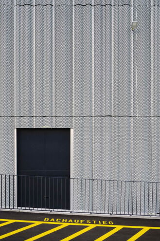 ZUR3 Data Center in Zürich | Fassade | Gewerbe/Industrie | BauNetz Wissen