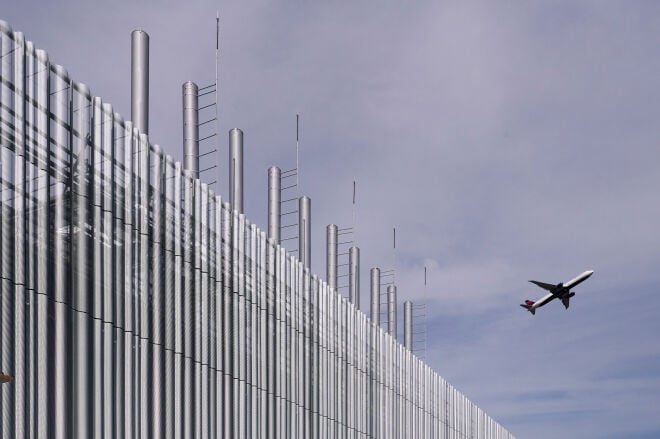 ZUR3 Data Center in Zürich | Fassade | Gewerbe/Industrie | BauNetz Wissen